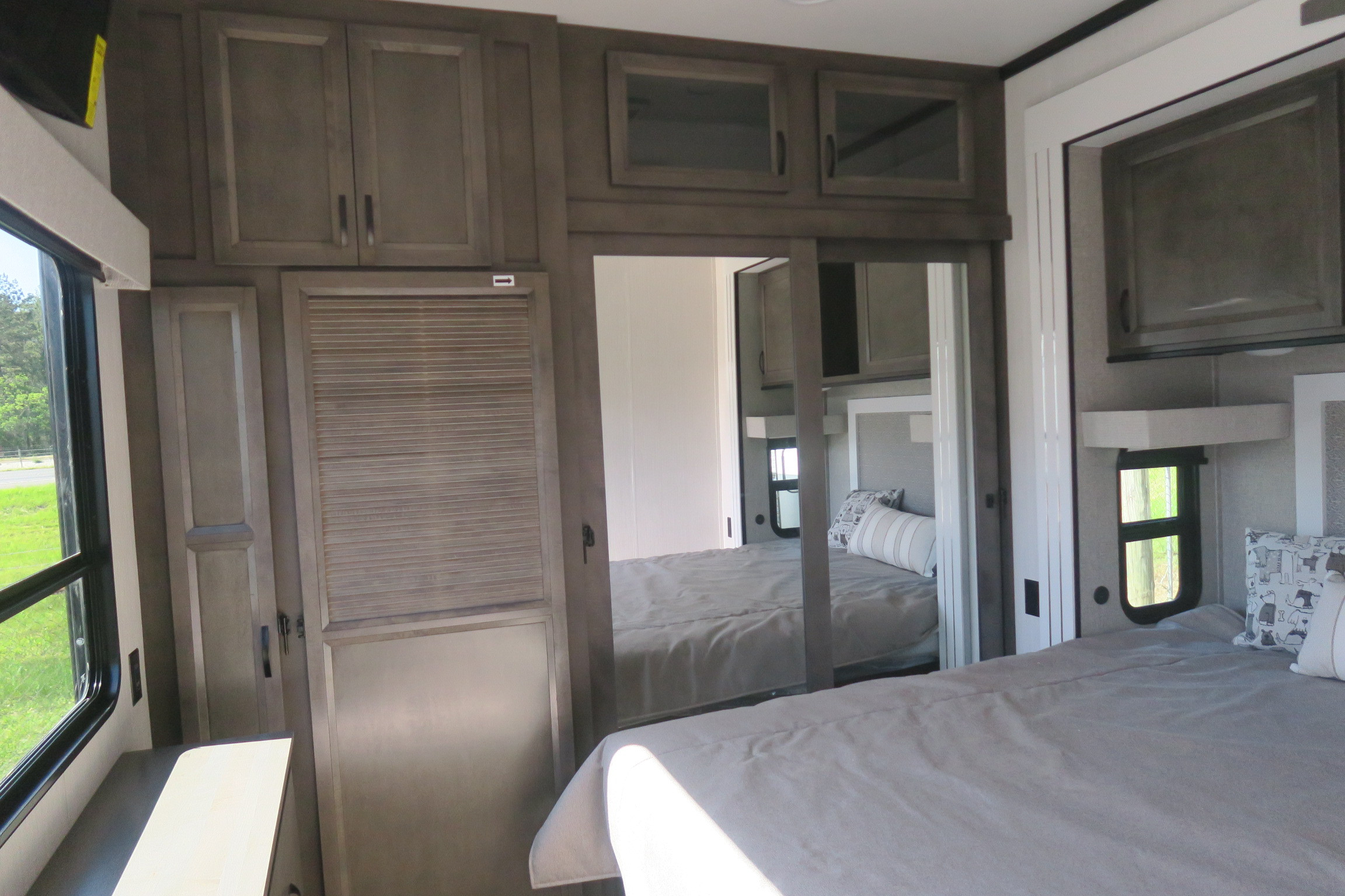 NEW 2023 CEDAR CREEK COTTAGE 40CCK - Overview | Berryland Campers