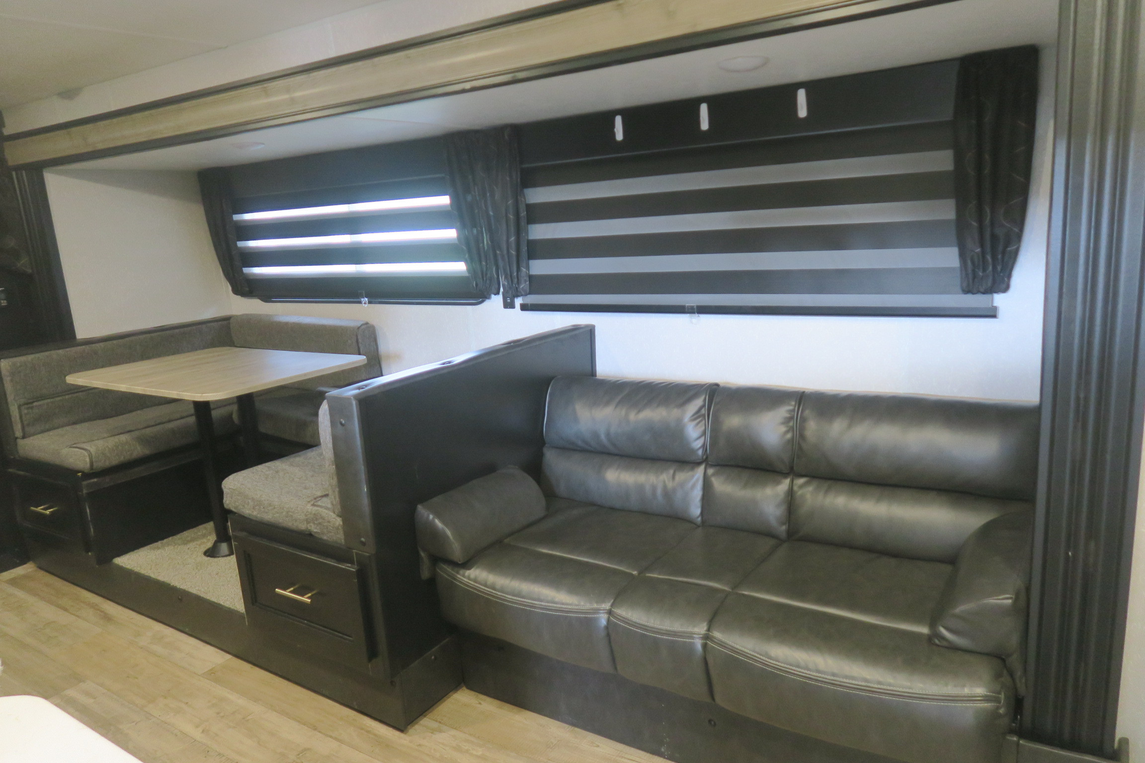 USED 2022 CHEROKEE GREY WOLF 26DBH - Overview | Berryland Campers