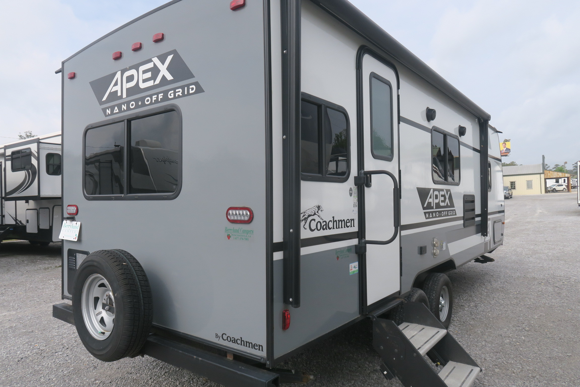 USED 2022 APEX NANO 213RDS - Overview | Berryland Campers
