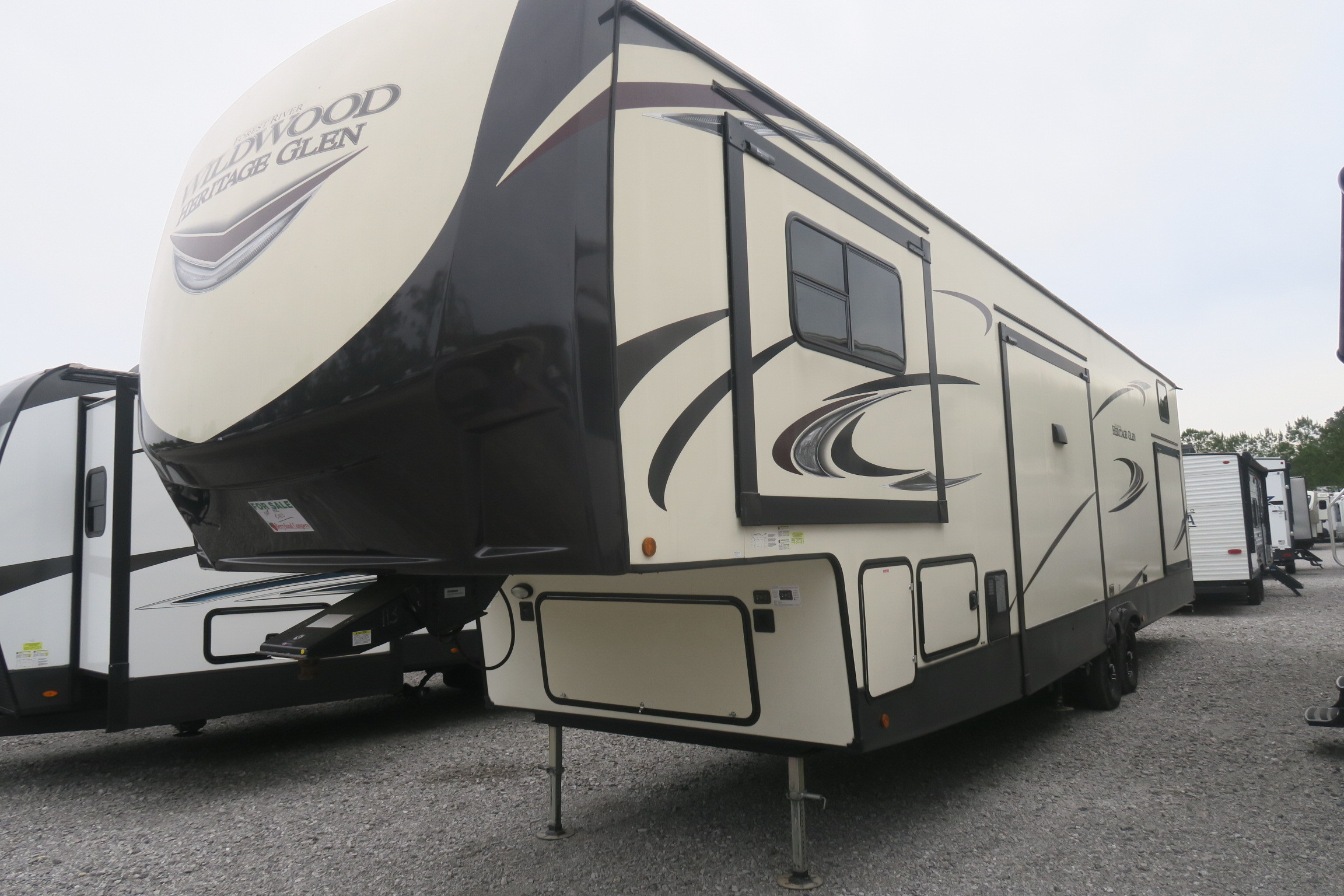 USED 2021 WILDWOOD HERITAGE GLEN 378FL - Overview | Berryland Campers