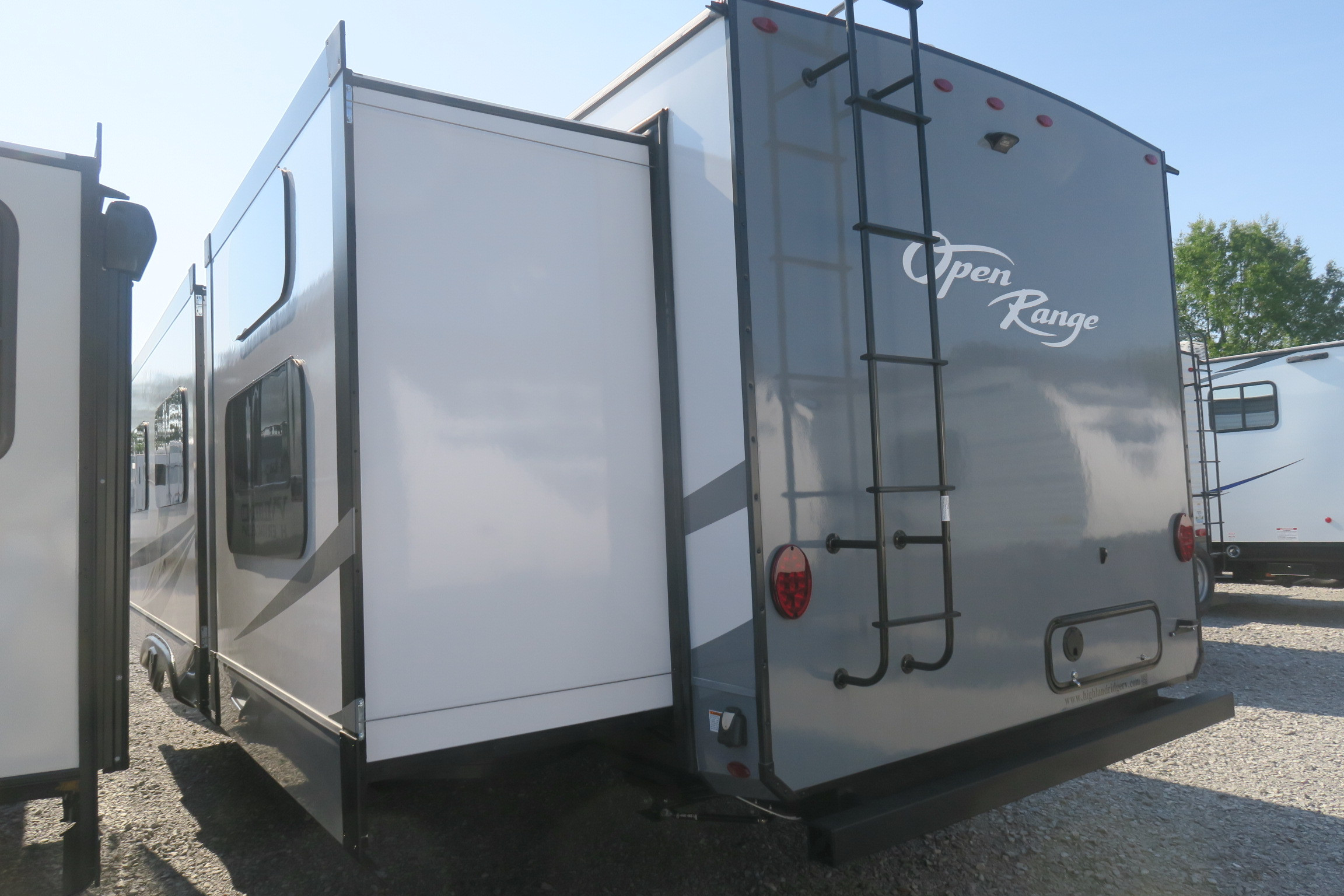 NEW 2023 OPEN RANGE 330BHS - Overview | Berryland Campers