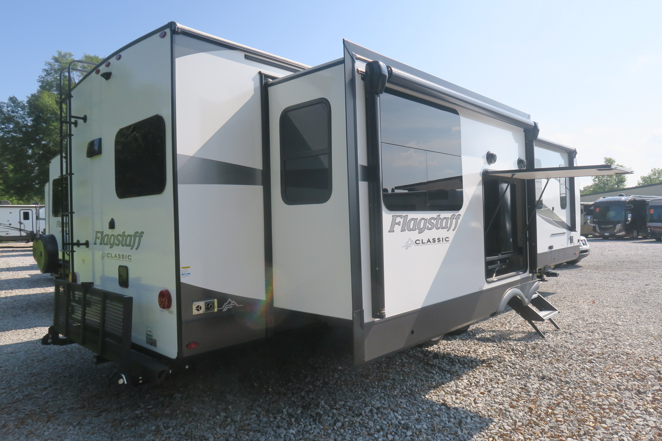 NEW 2023 FLAGSTAFF CLASSIC 832RKSB - Overview | Berryland Campers