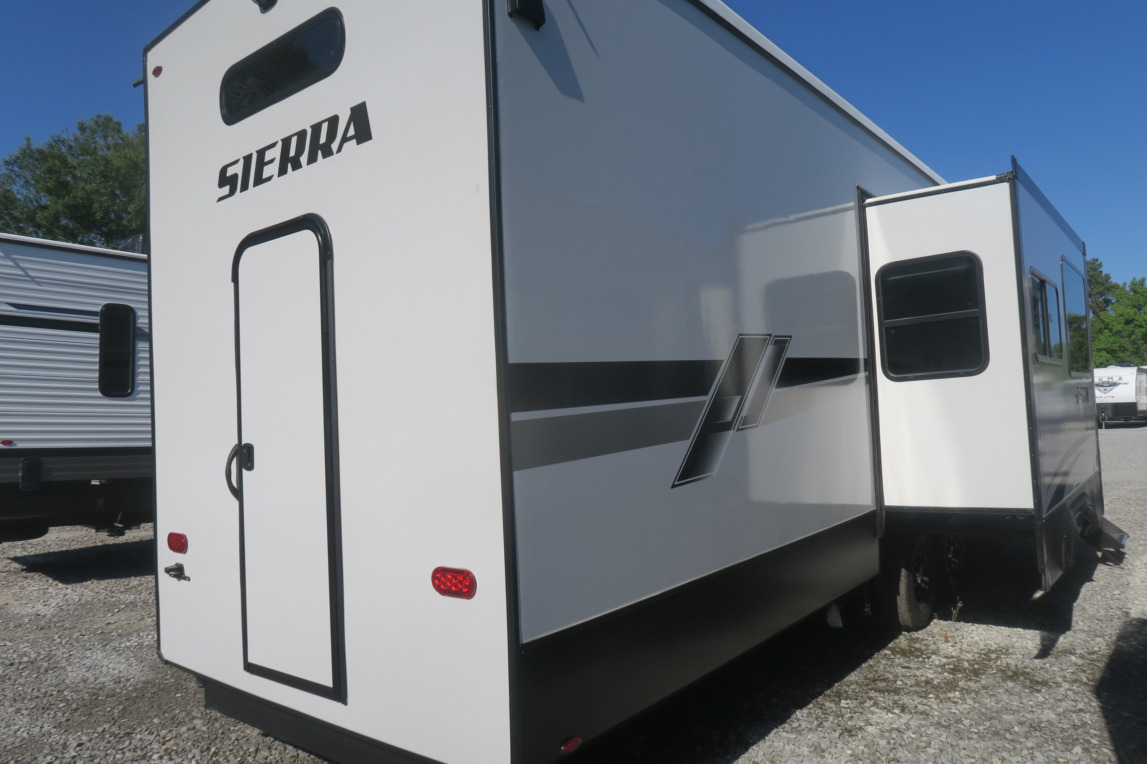 NEW 2023 SIERRA 4002FB - Overview | Berryland Campers