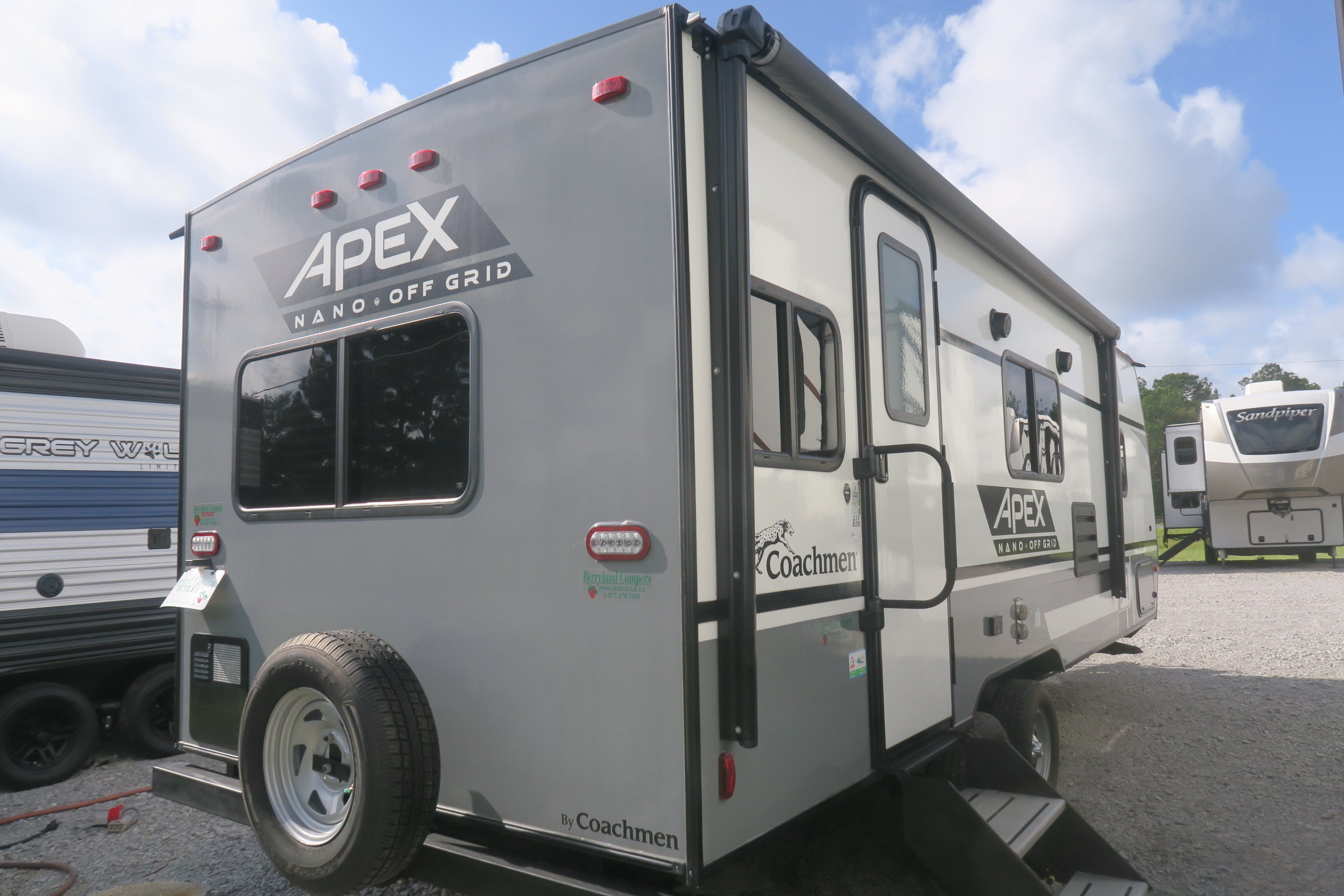 USED 2022 APEX NANO 213RDS - Overview | Berryland Campers