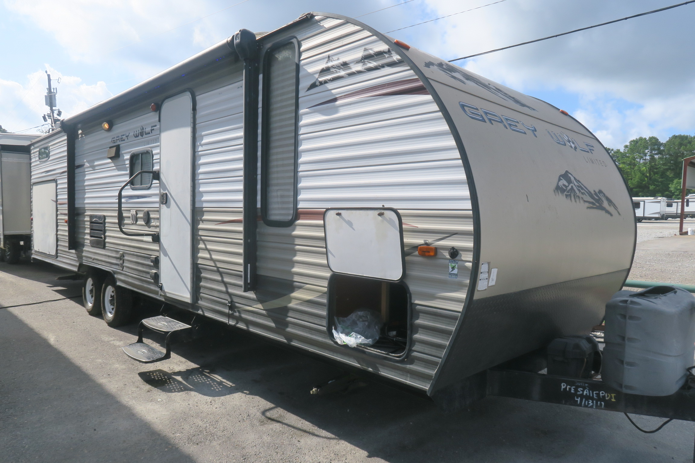 USED 2015 CHEROKEE 29BH - Overview | Berryland Campers