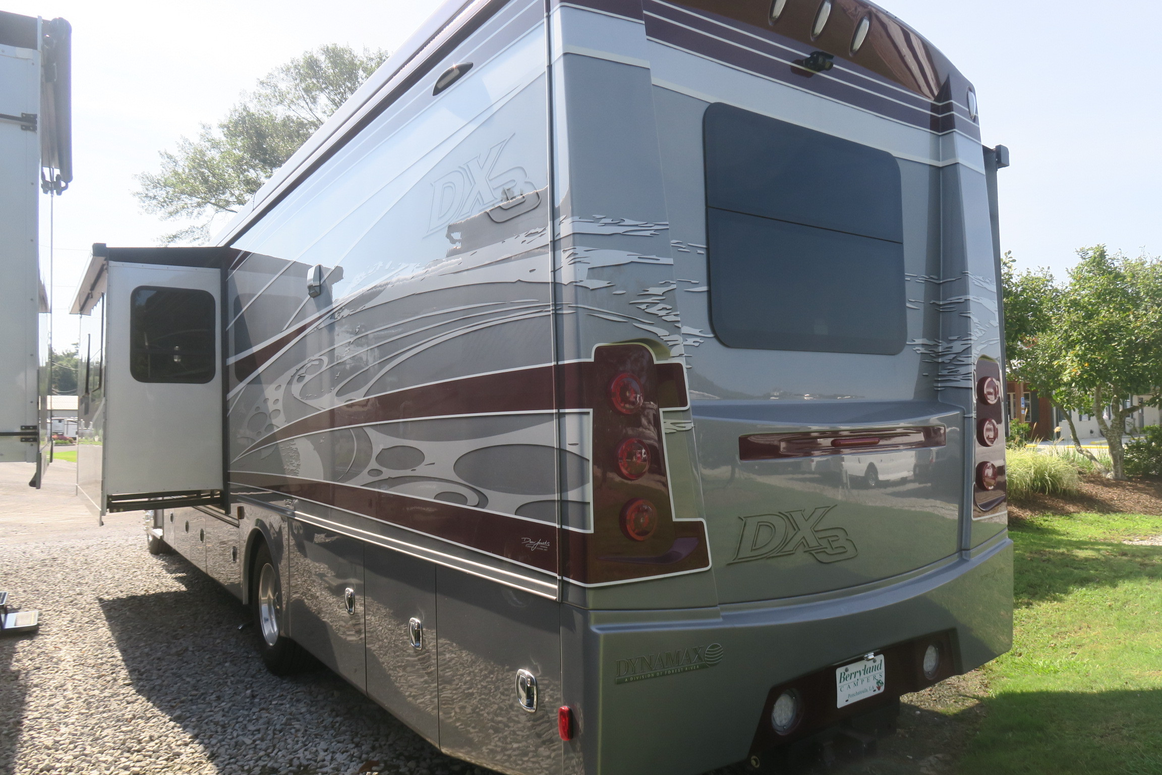 NEW 2023 DYNAMAX DX3 37TS - Overview | Berryland Campers