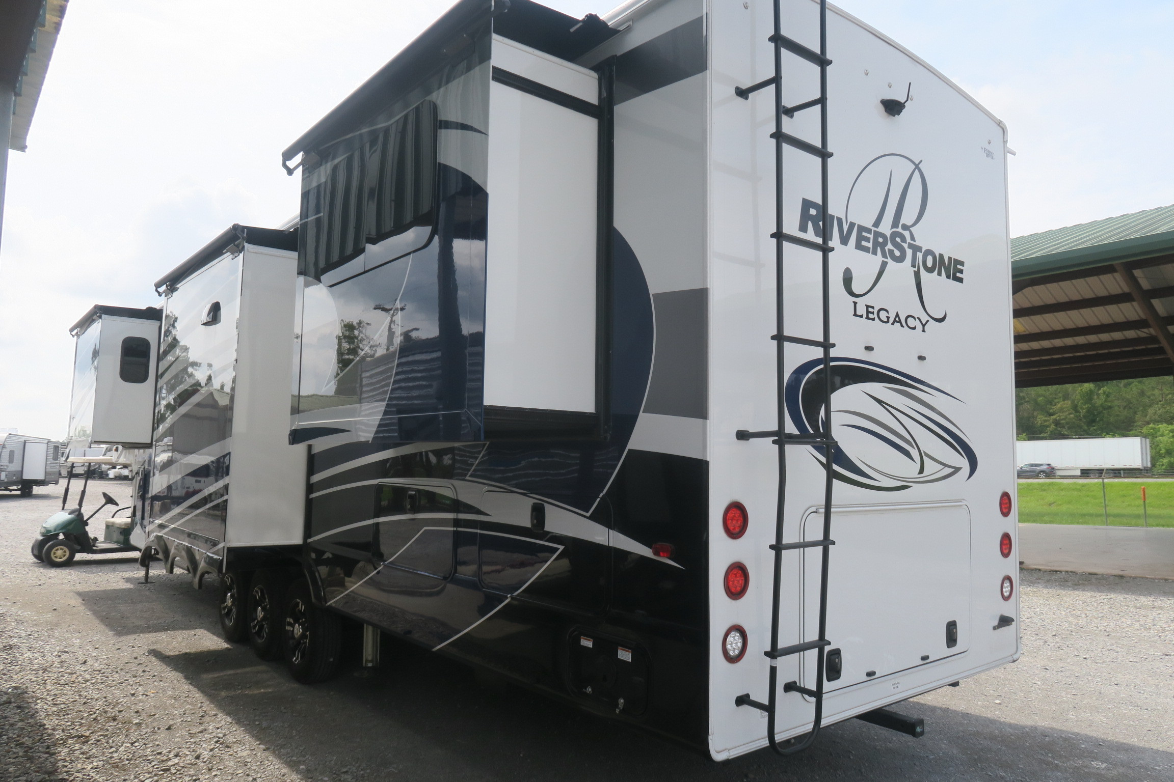 NEW 2023 RIVERSTONE LEGACY 419RD - Overview | Berryland Campers