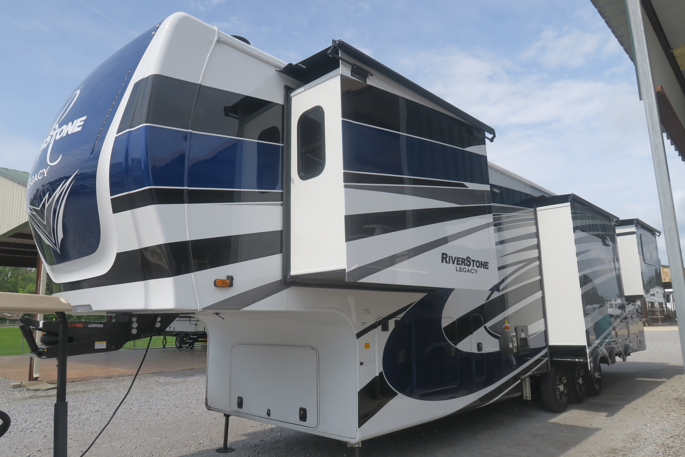 NEW 2023 RIVERSTONE LEGACY 419RD - Overview | Berryland Campers