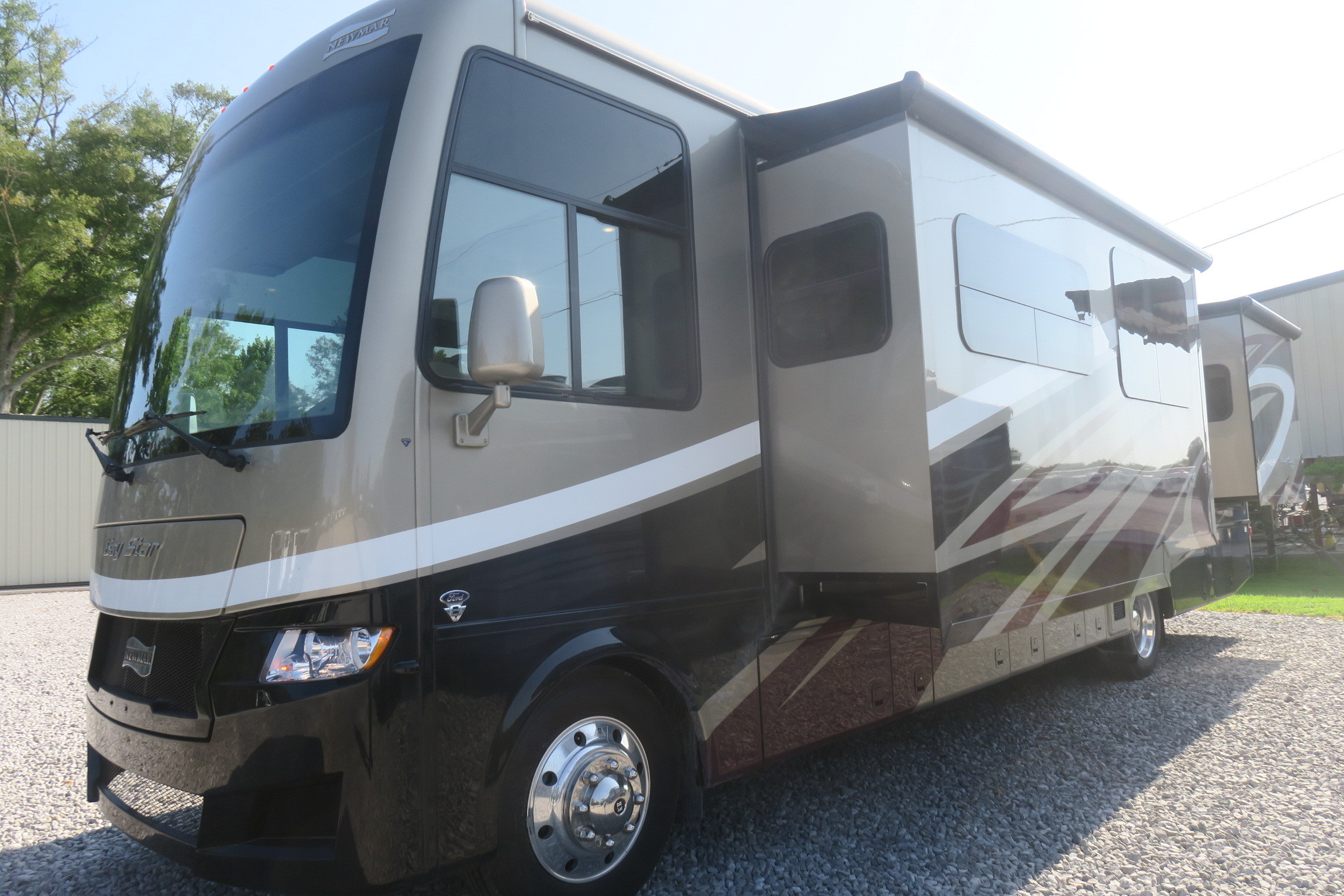 NEW 2023 BAY STAR 3626 - Overview | Berryland Campers