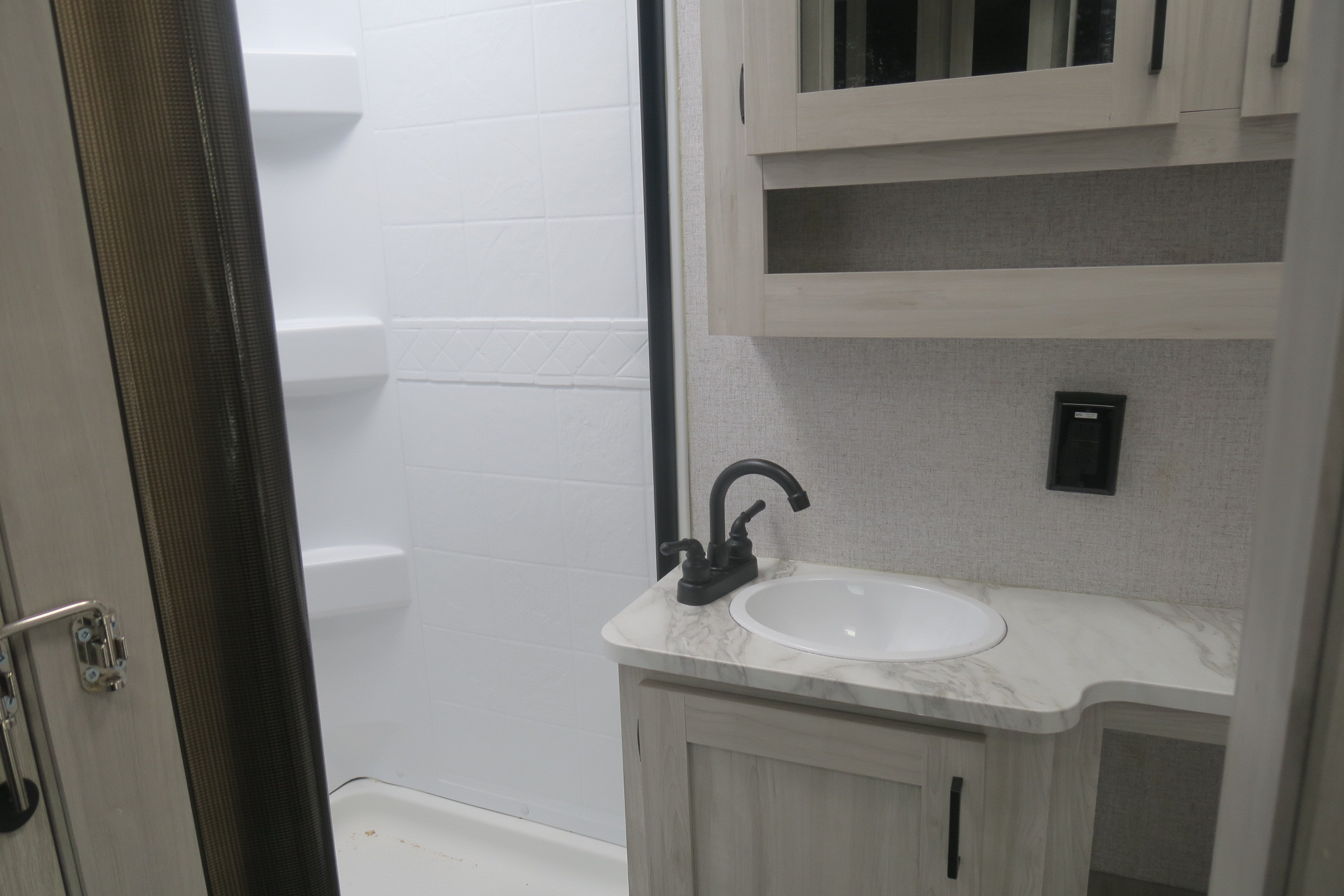 NEW 2023 DELLA TERRA 180MB - Overview | Berryland Campers