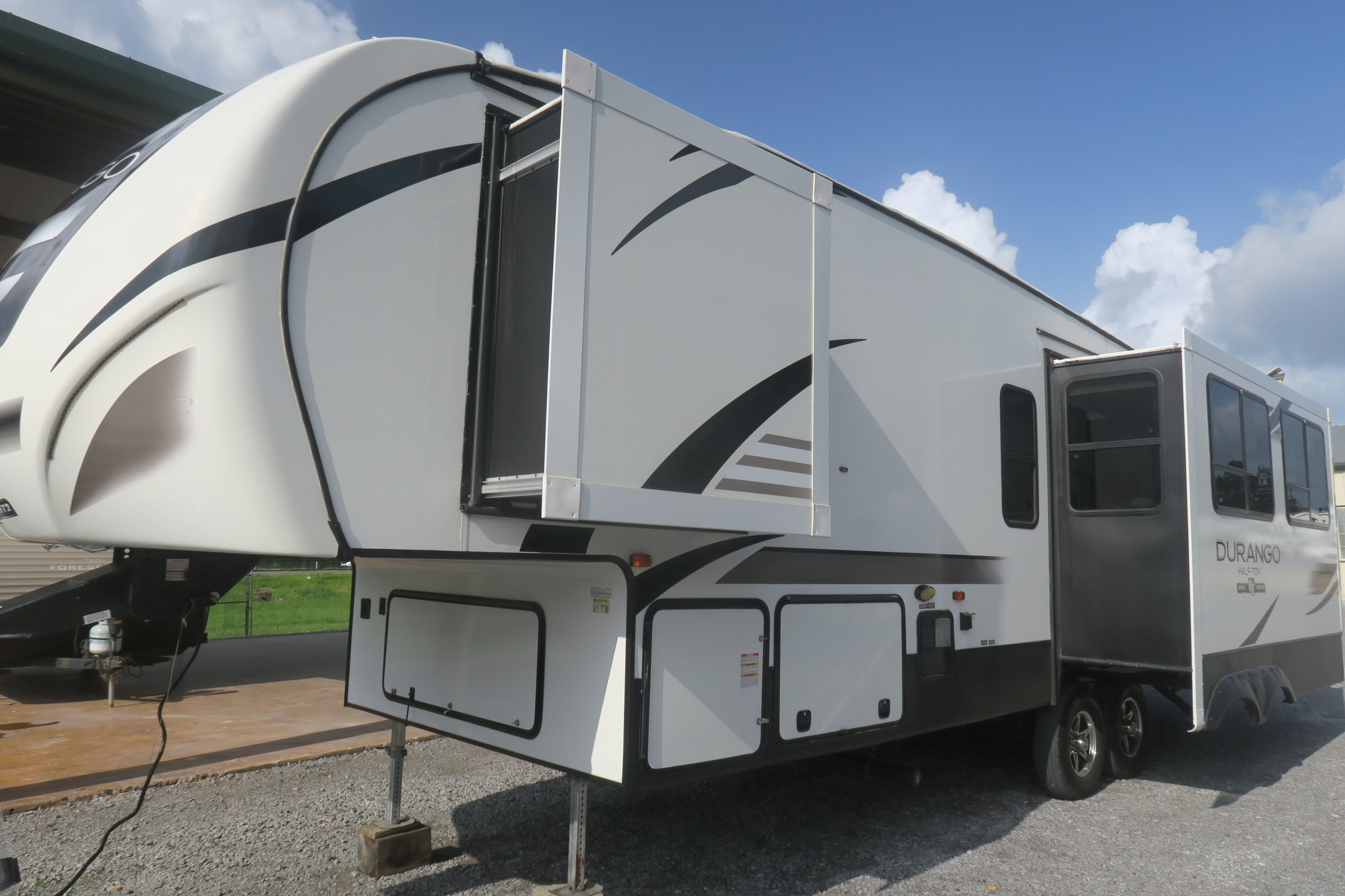 USED 2020 DURANGO 1500 256RKT - Overview | Berryland Campers