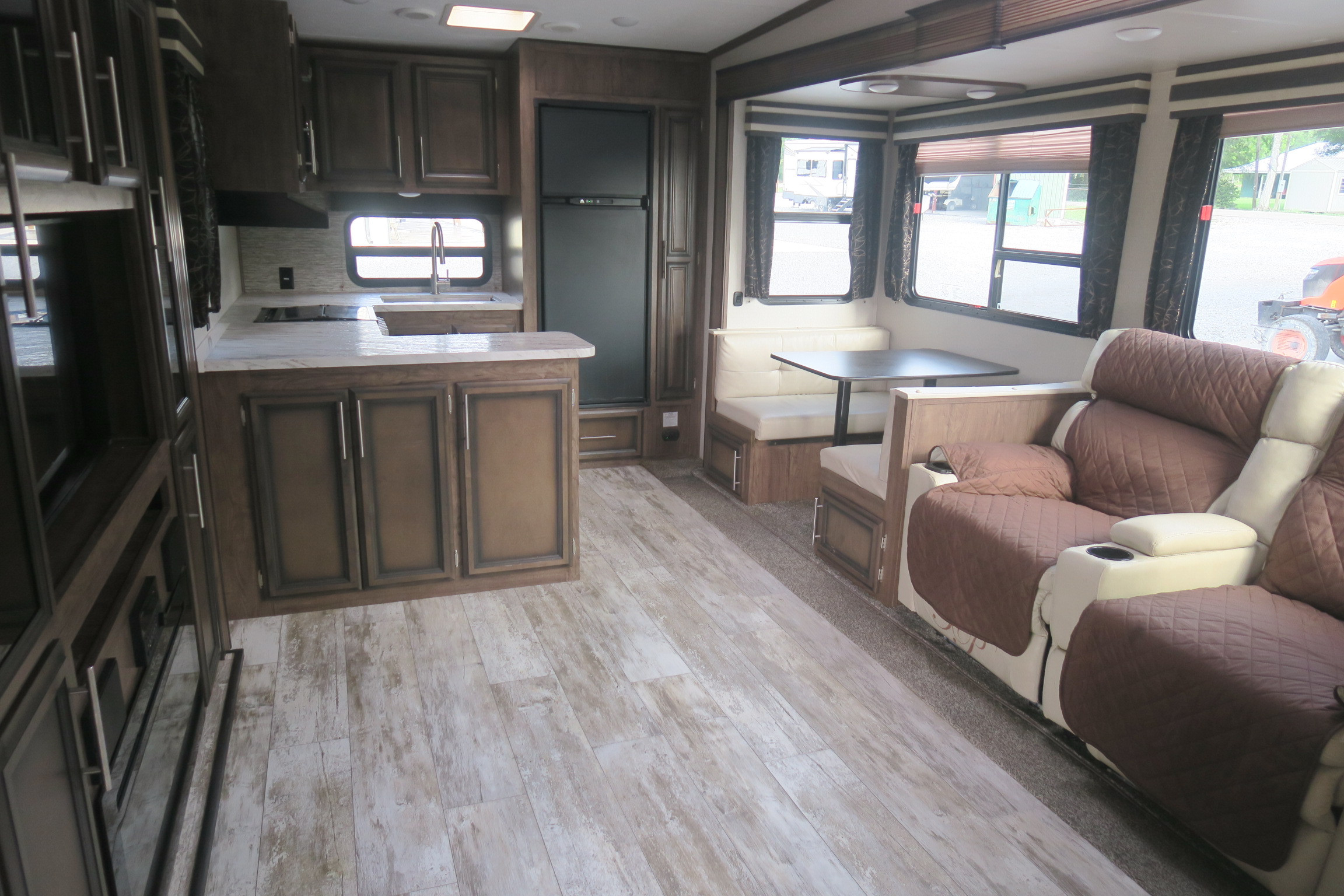 USED 2020 DURANGO 1500 256RKT - Overview | Berryland Campers