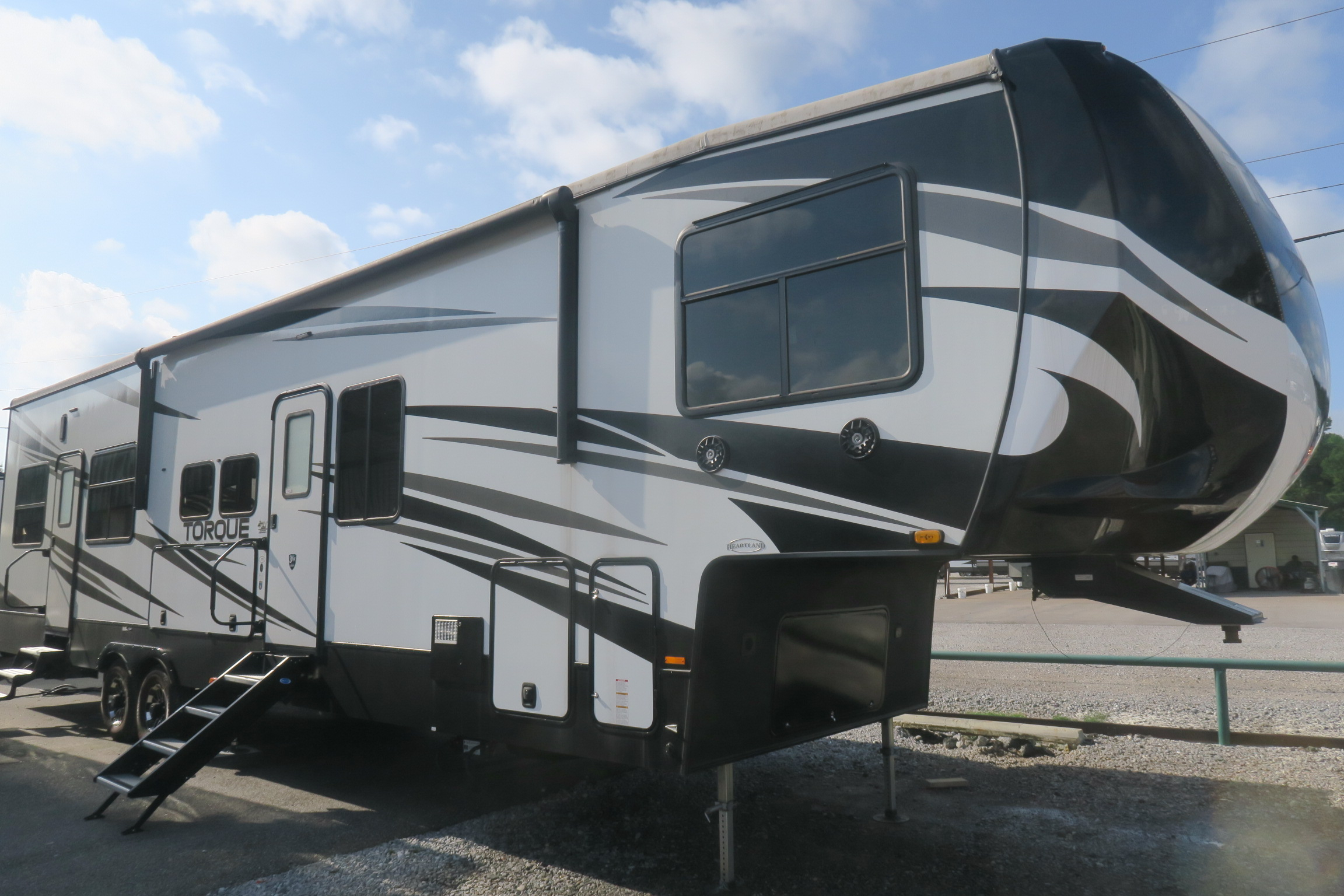 USED 2021 TORQUE 378 - Overview | Berryland Campers