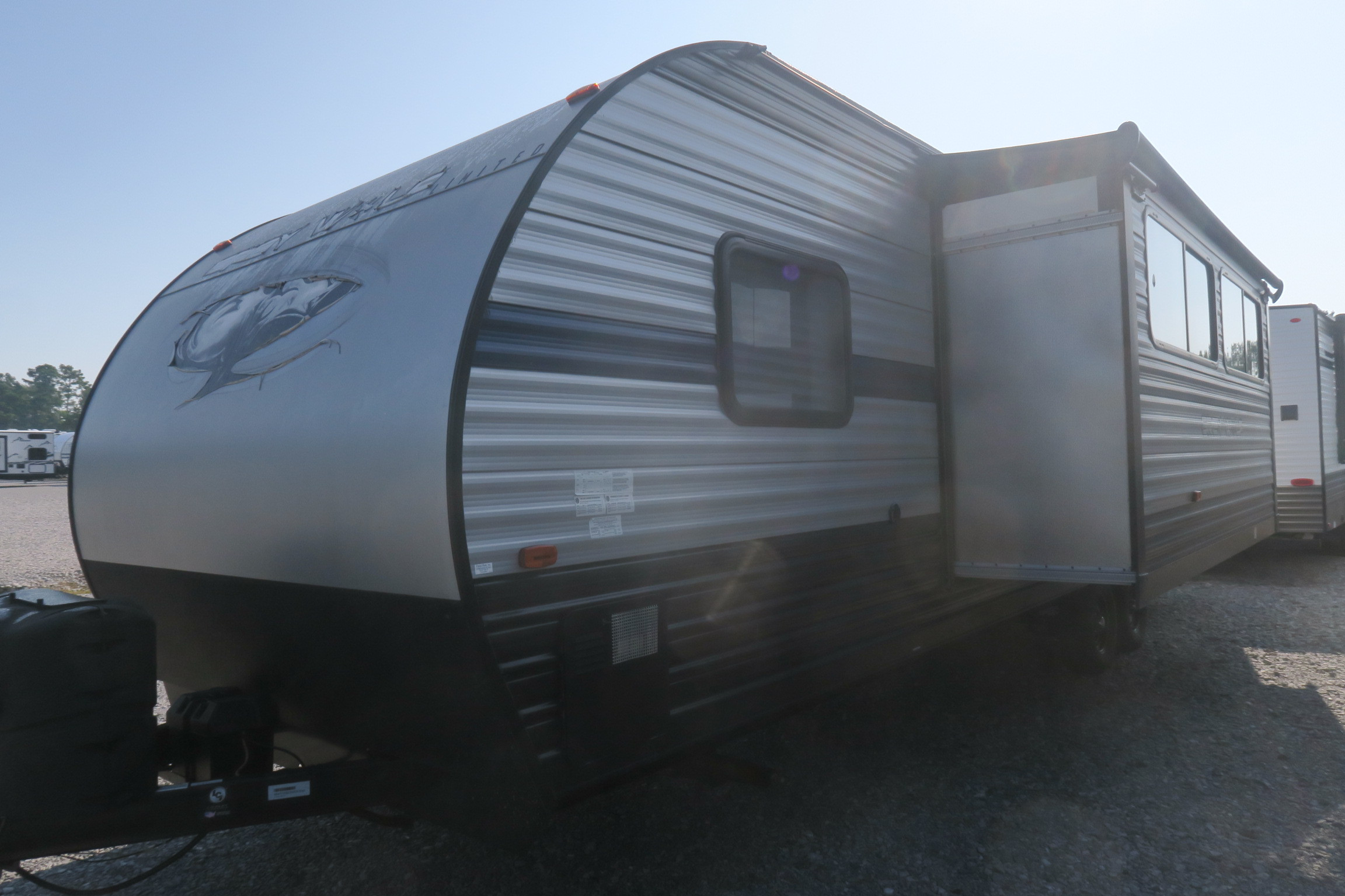 USED 2019 CHEROKEE GREY WOLF 26DBH - Overview | Berryland Campers