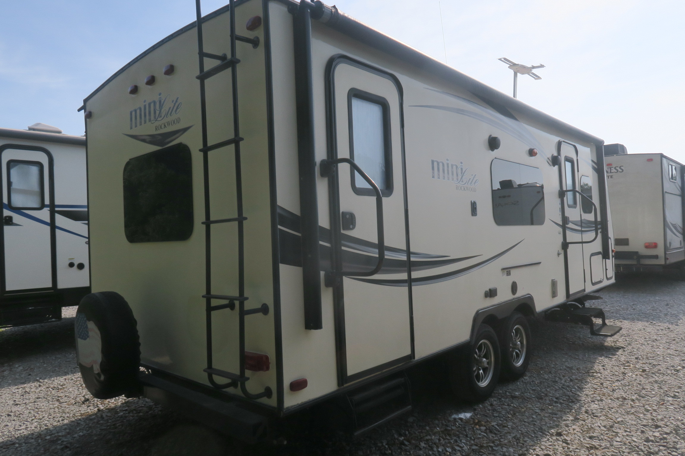 USED 2015 ROCKWOOD MINI LITE 2503S - Overview | Berryland Campers