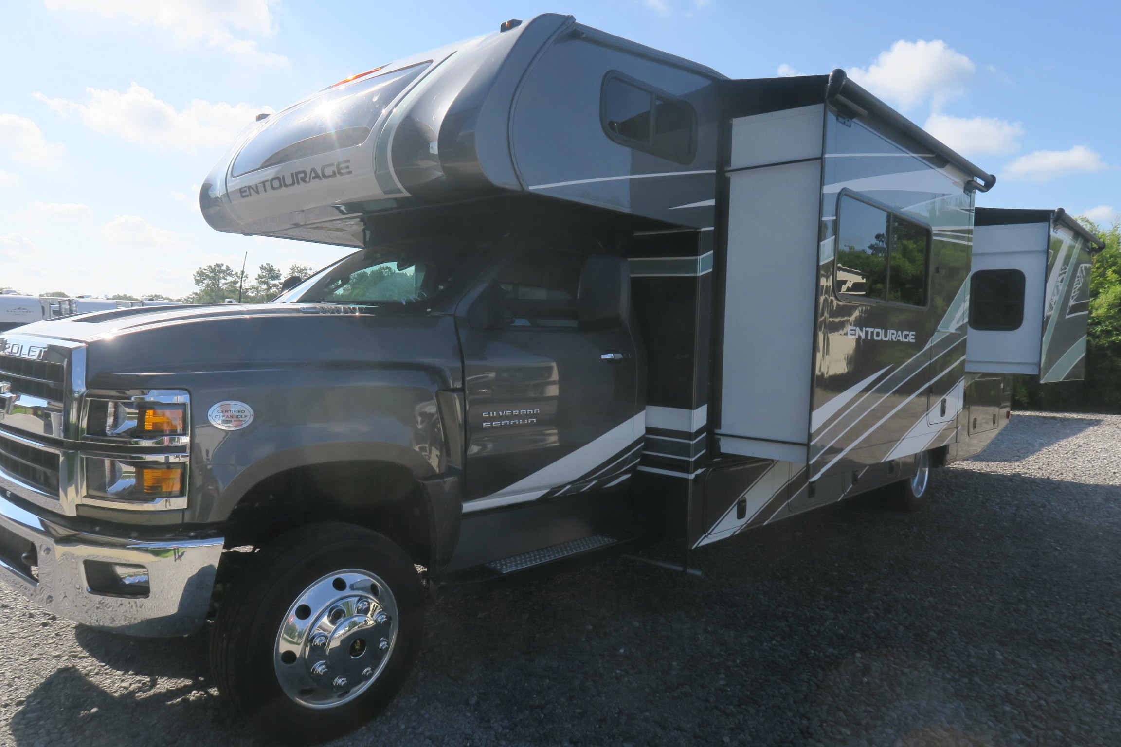 NEW 2023 ENTOURAGE 330DSC - Overview | Berryland Campers