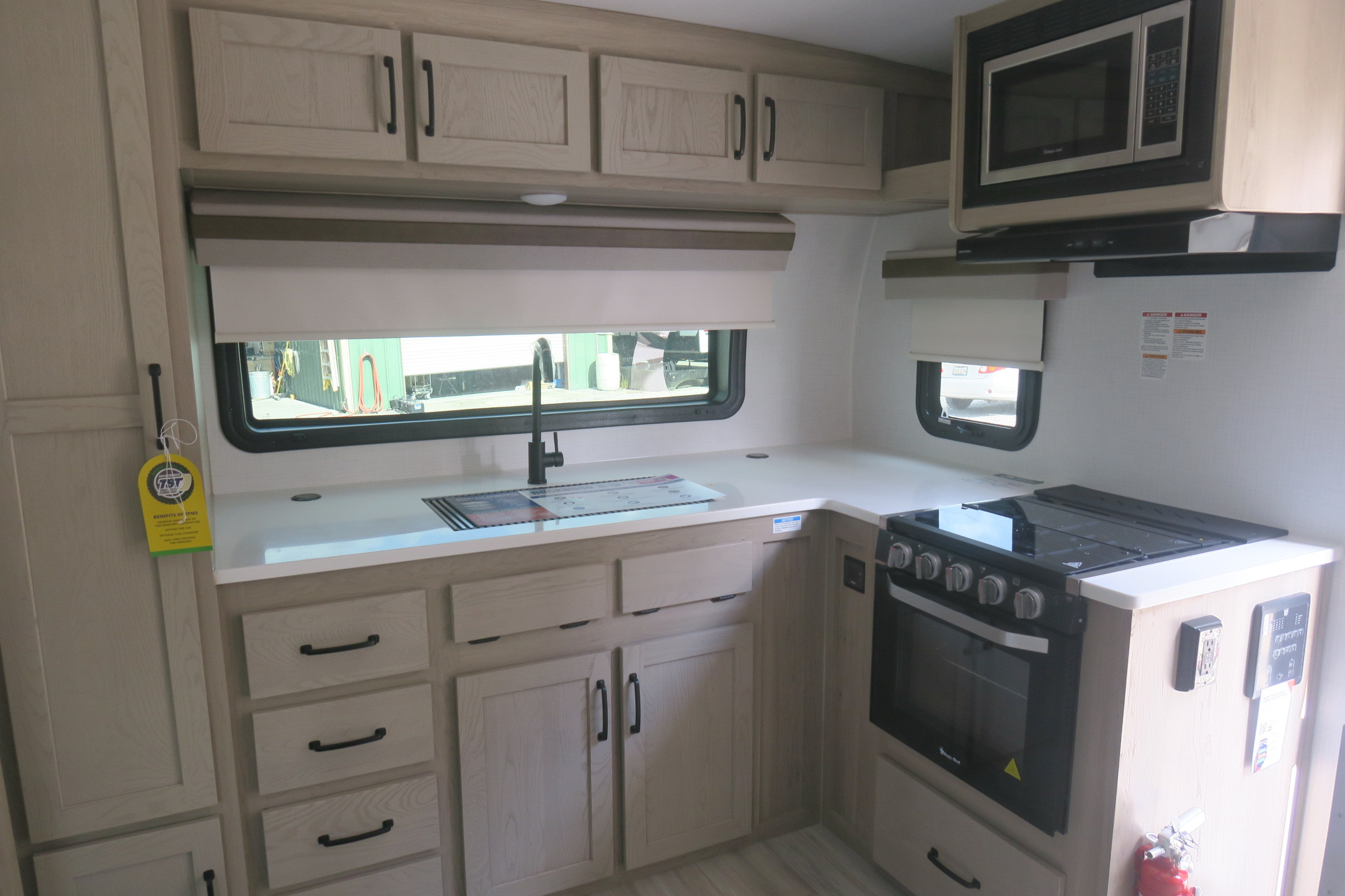 NEW 2024 ROCKWOOD MINI LITE 2506S - Overview | Berryland Campers