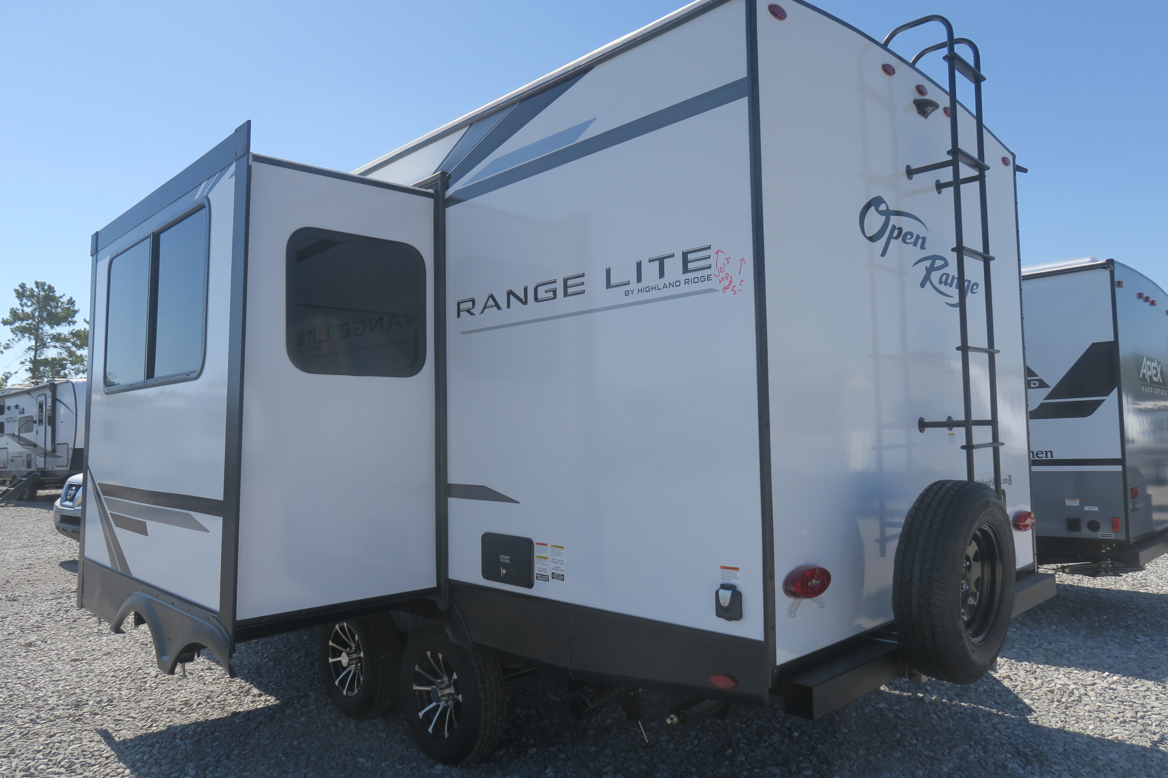NEW 2024 OPEN RANGE RANGE LITE 212FB - Overview | Berryland Campers