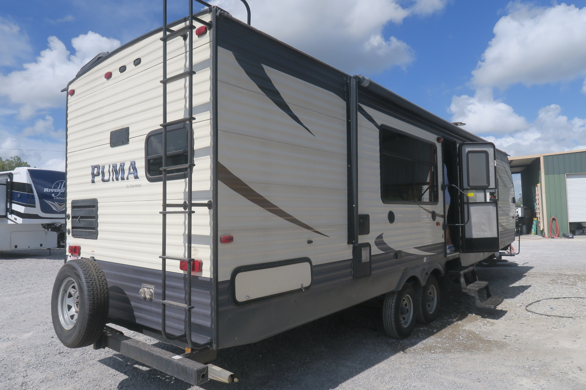 USED 2017 PUMA 32RKTS - Overview | Berryland Campers