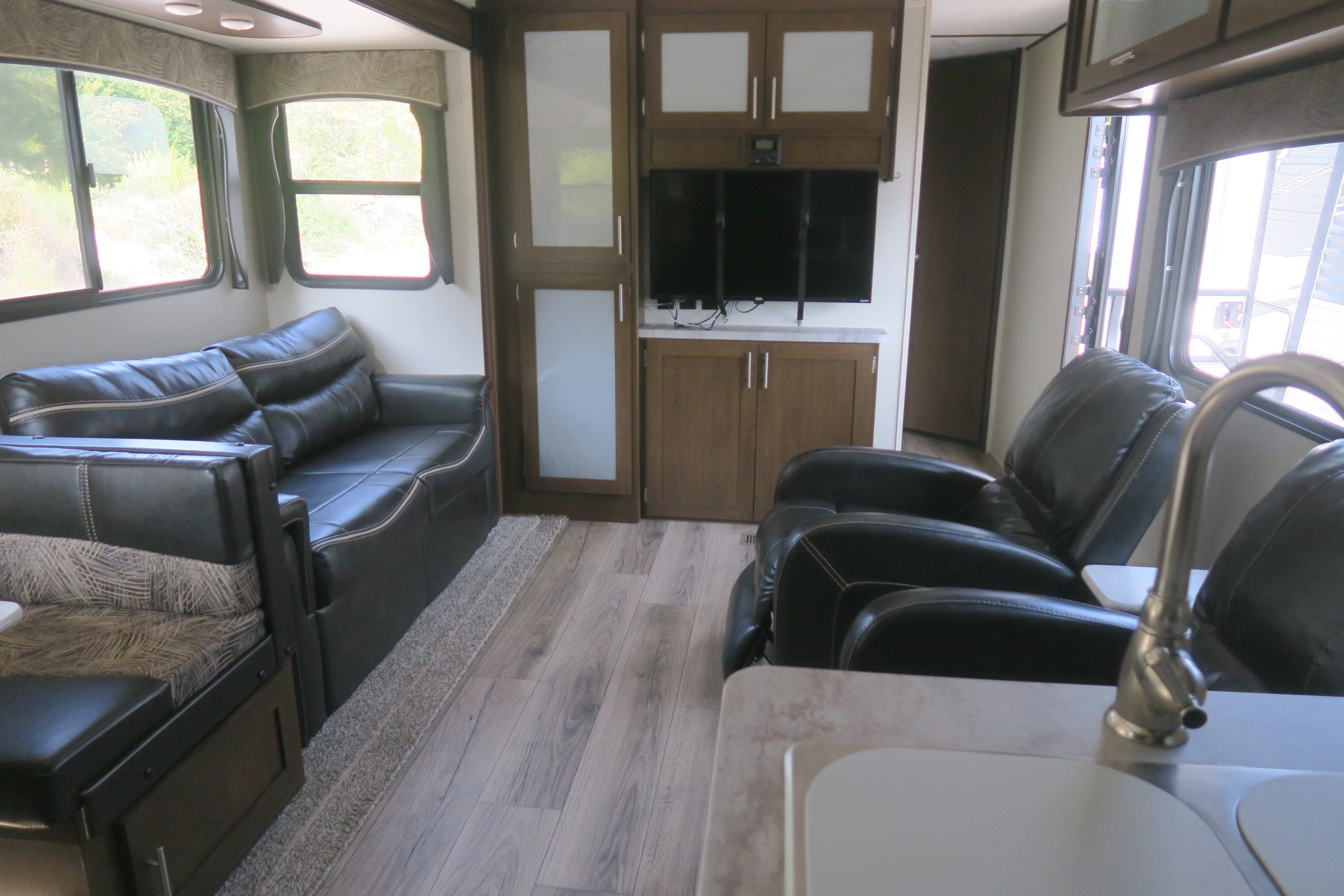 USED 2020 WILDCAT 30 - Overview | Berryland Campers