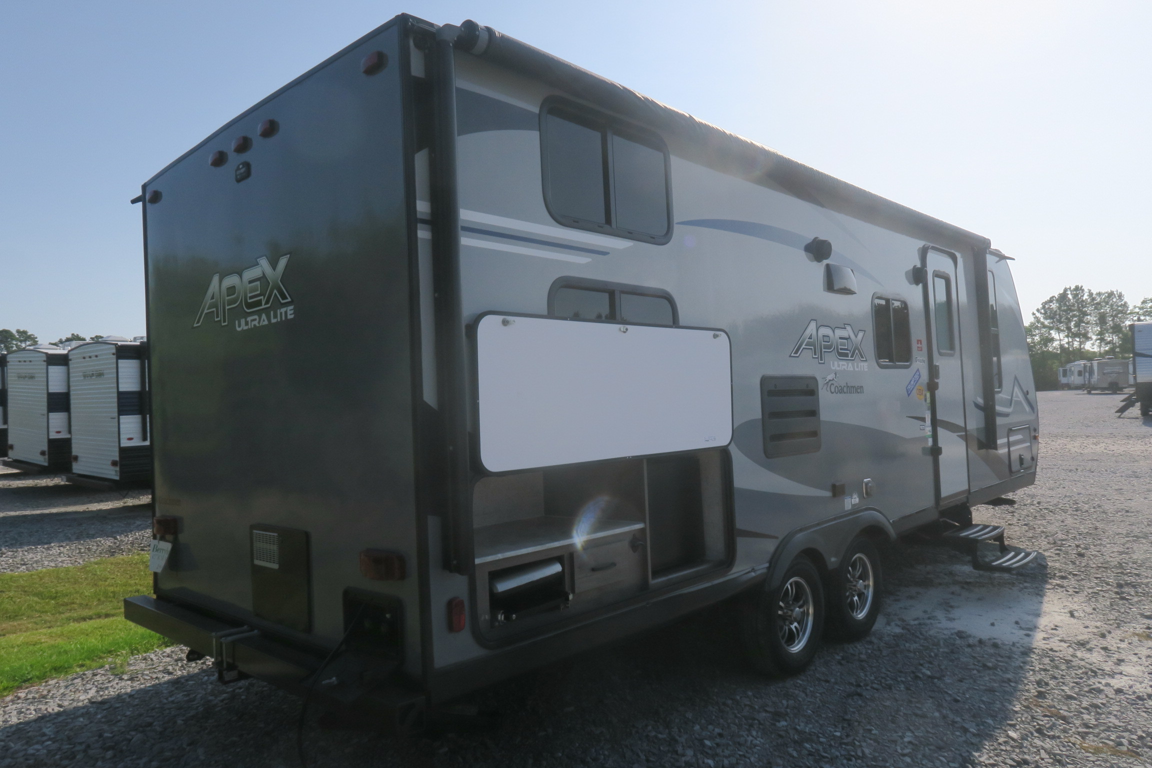 USED 2020 APEX ULTRA-LITE 245BHS - Overview | Berryland Campers