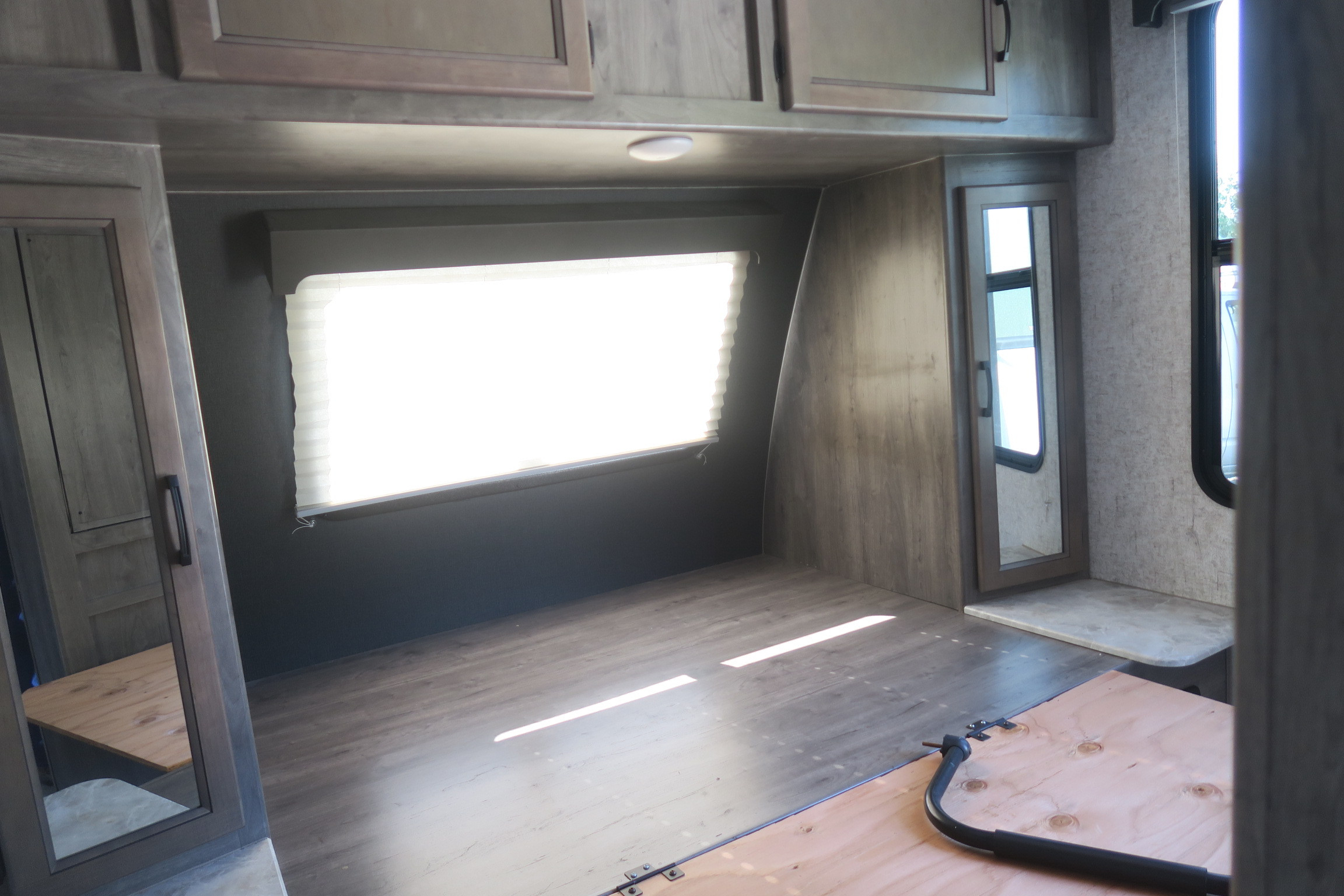 USED 2020 APEX ULTRA-LITE 245BHS - Overview | Berryland Campers