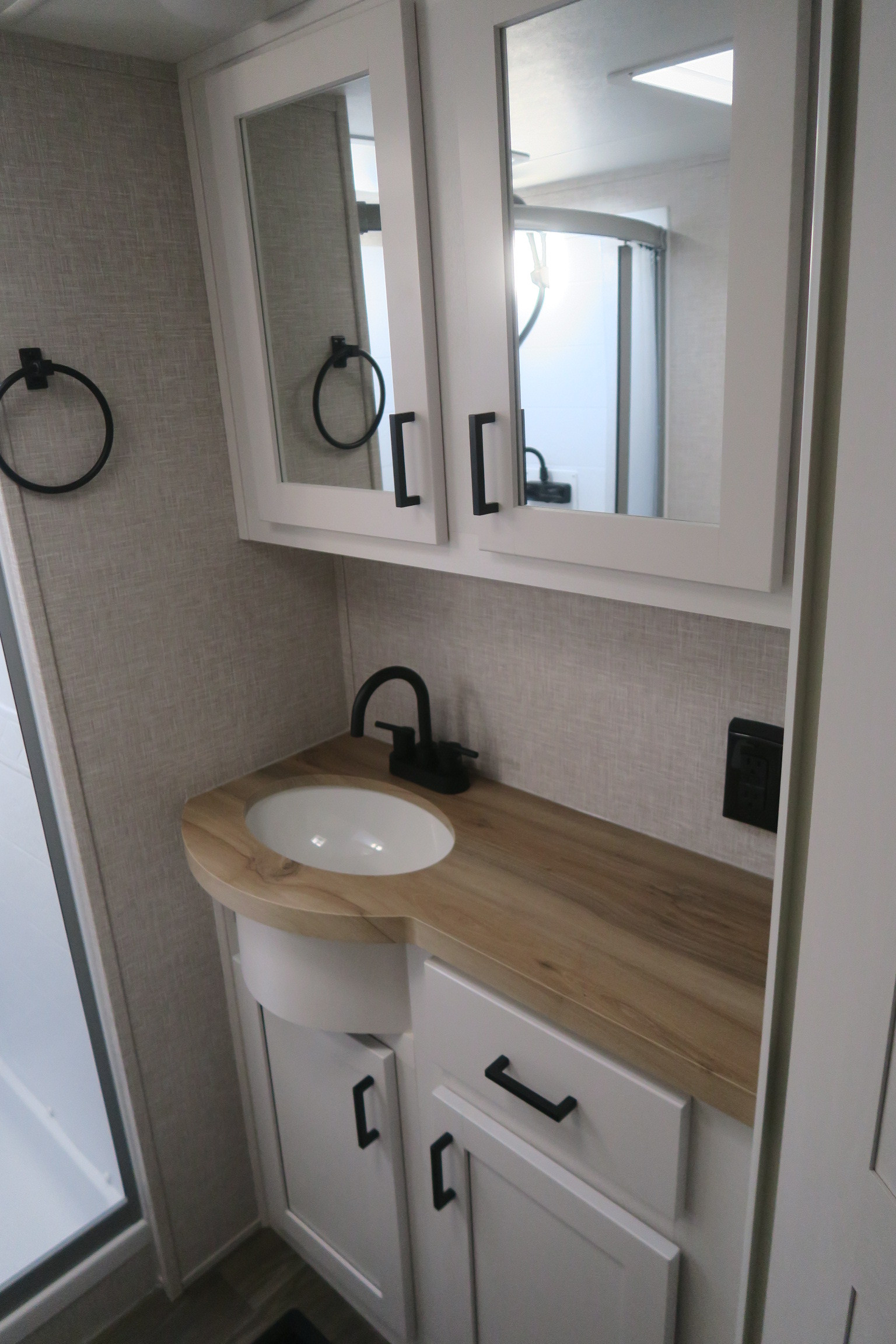 NEW 2024 OPEN RANGE ROAMER 304BHS - Overview | Berryland Campers