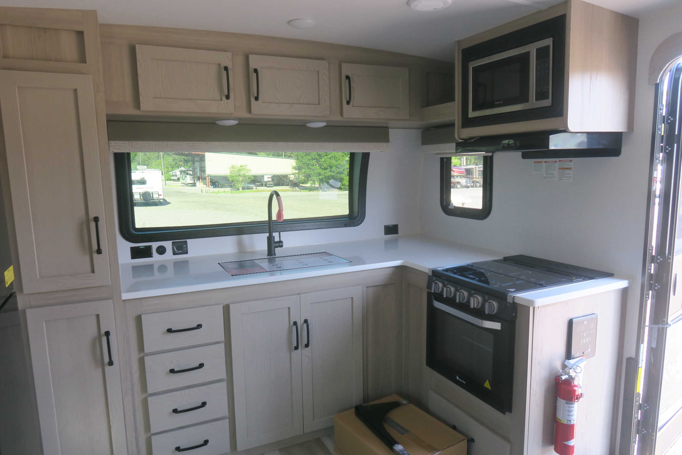 NEW 2024 FLAGSTAFF MICRO LITE 25FKBS - Overview | Berryland Campers