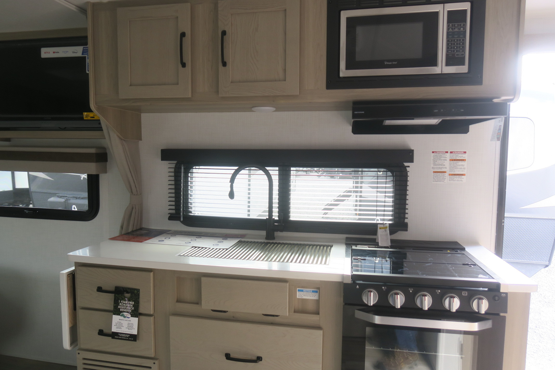 NEW 2024 ROCKWOOD MINI LITE 2109S - Overview | Berryland Campers