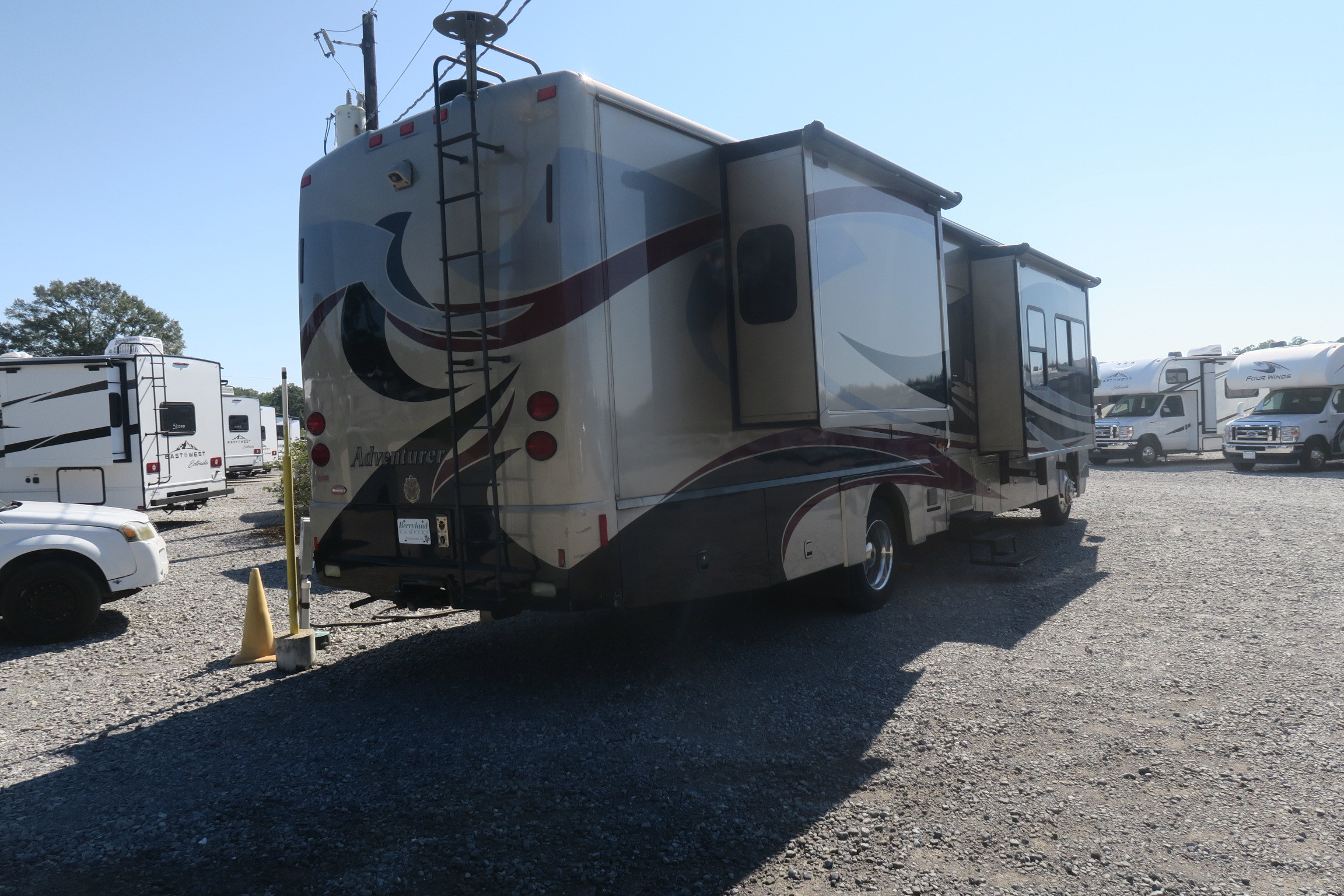 USED 2011 ADVENTURER 37F - Overview | Berryland Campers