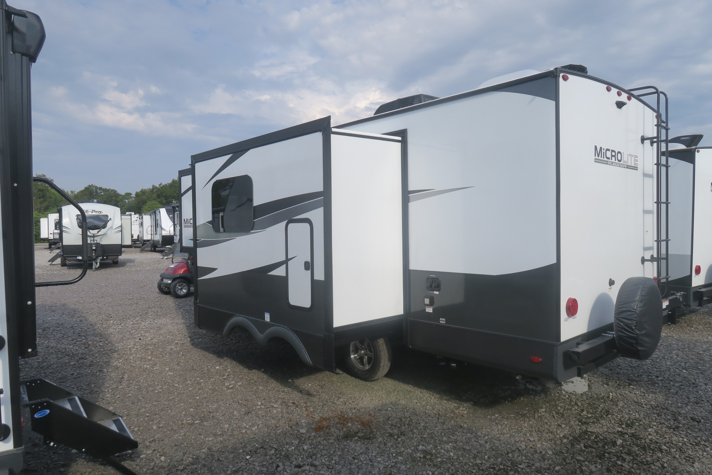 NEW 2024 FLAGSTAFF MICRO LITE 25BSDS - Overview | Berryland Campers