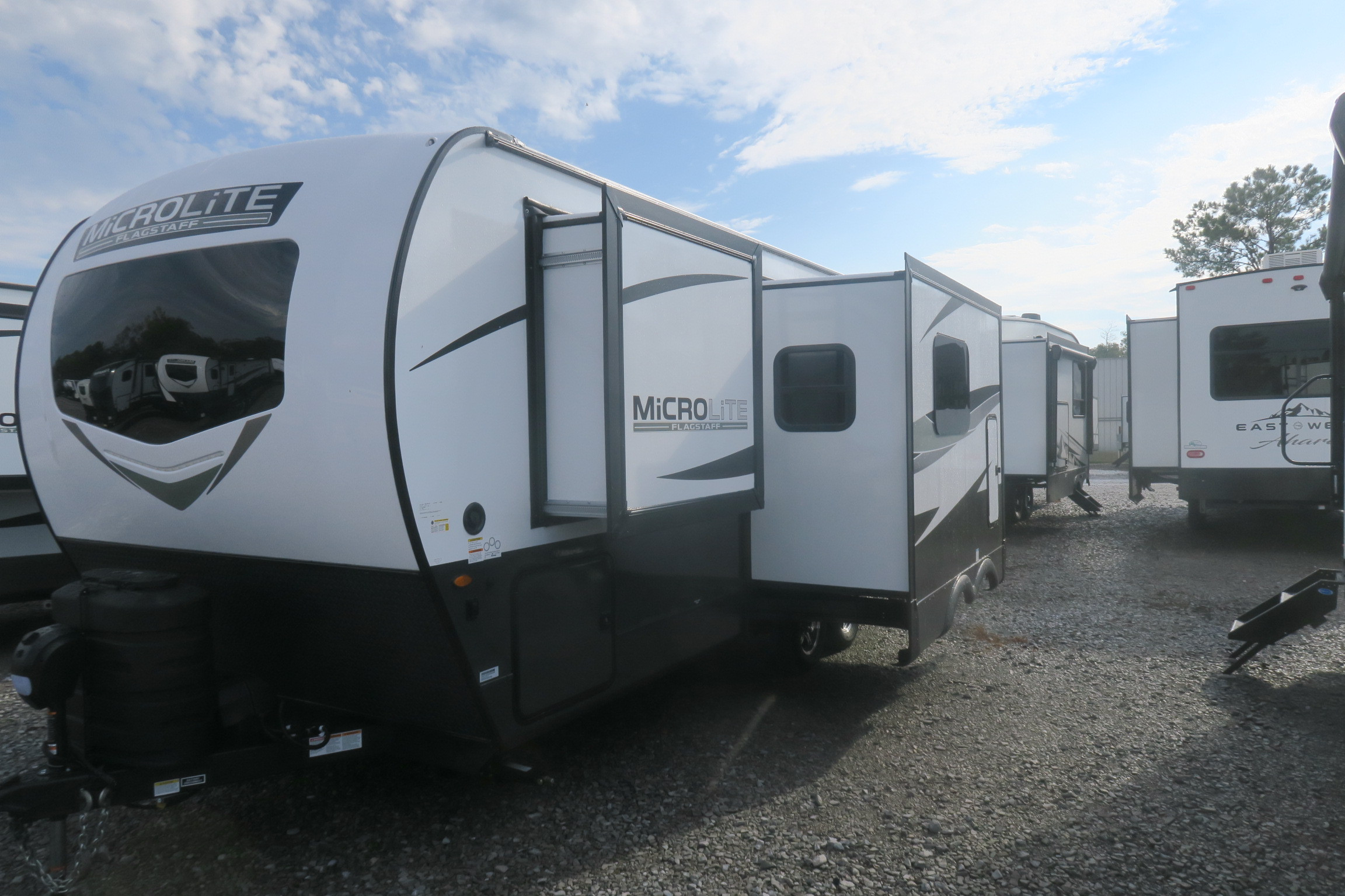 NEW 2024 FLAGSTAFF MICRO LITE 25BSDS - Overview | Berryland Campers