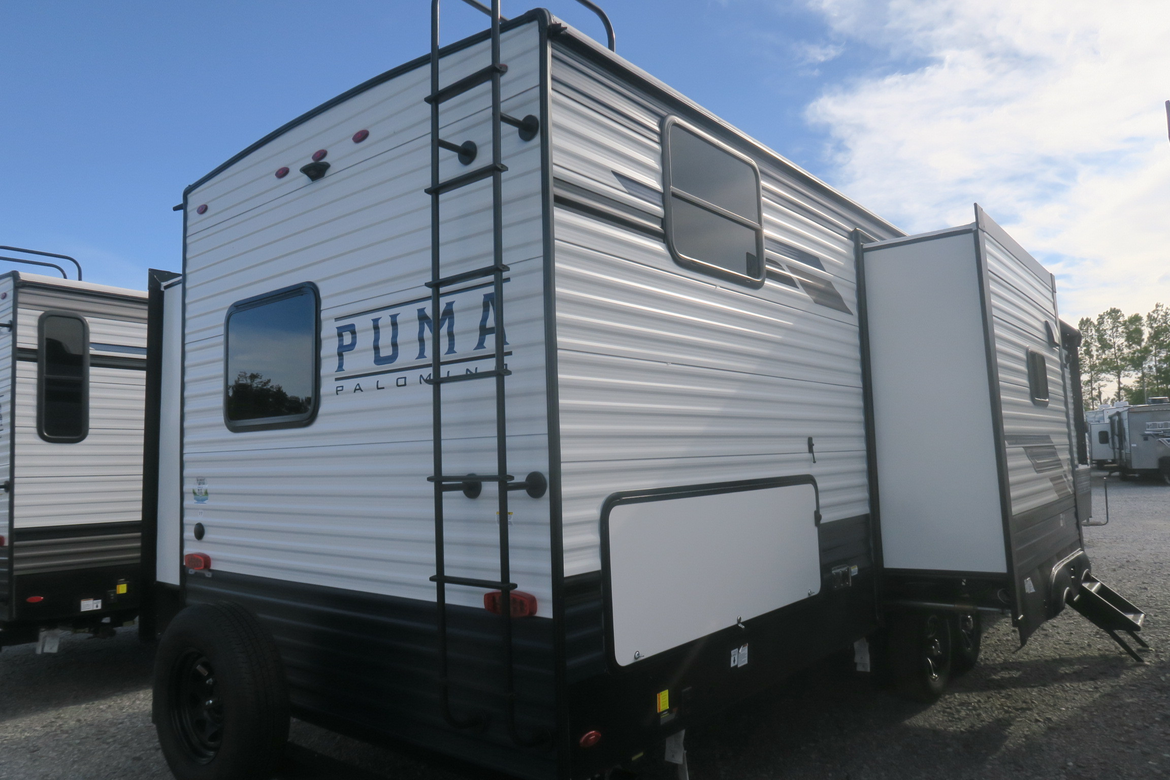 NEW 2024 PUMA 32BHFS - Overview | Berryland Campers