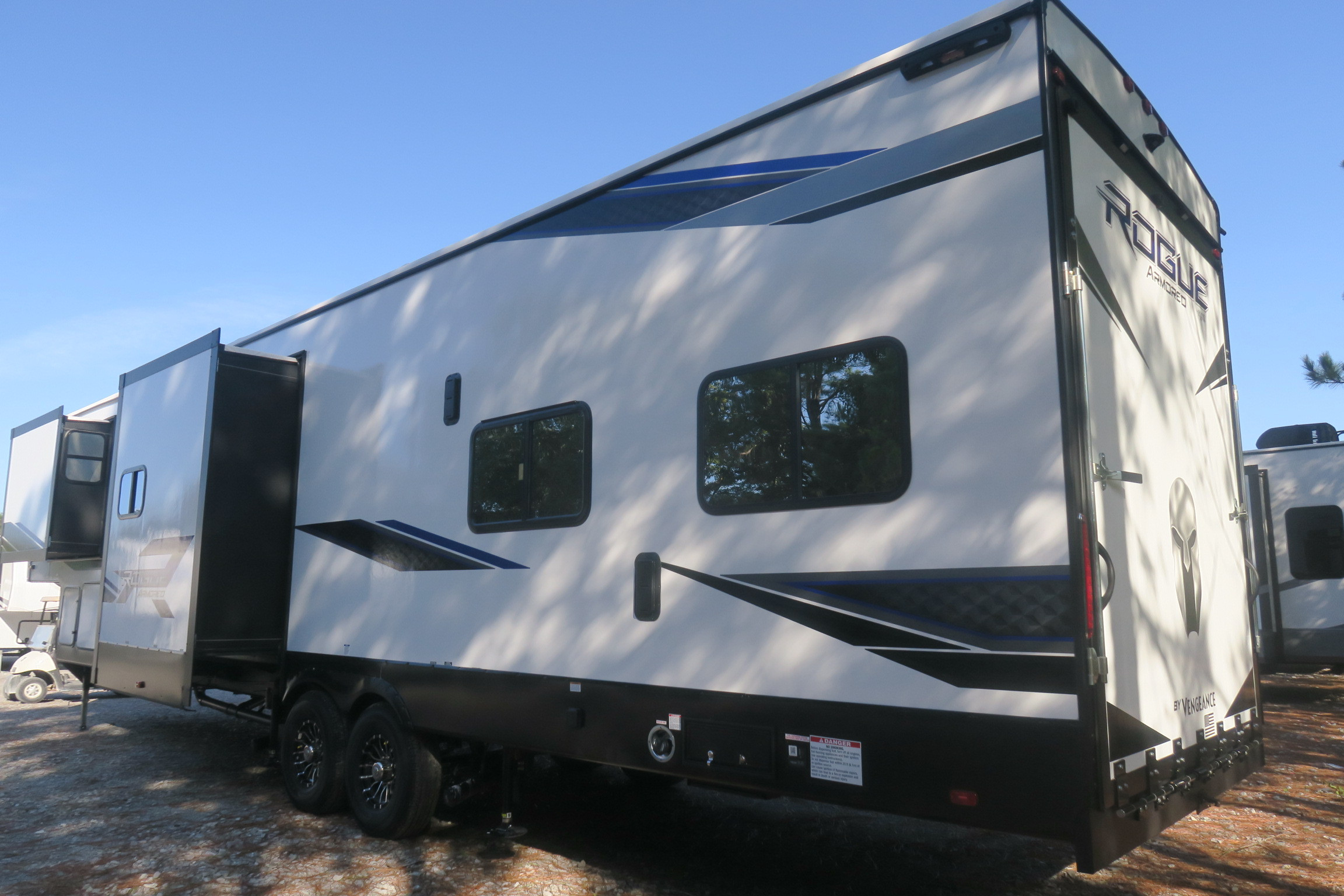 NEW 2024 VENGEANCE ROGUE ARMORED 351G2 - Overview | Berryland Campers