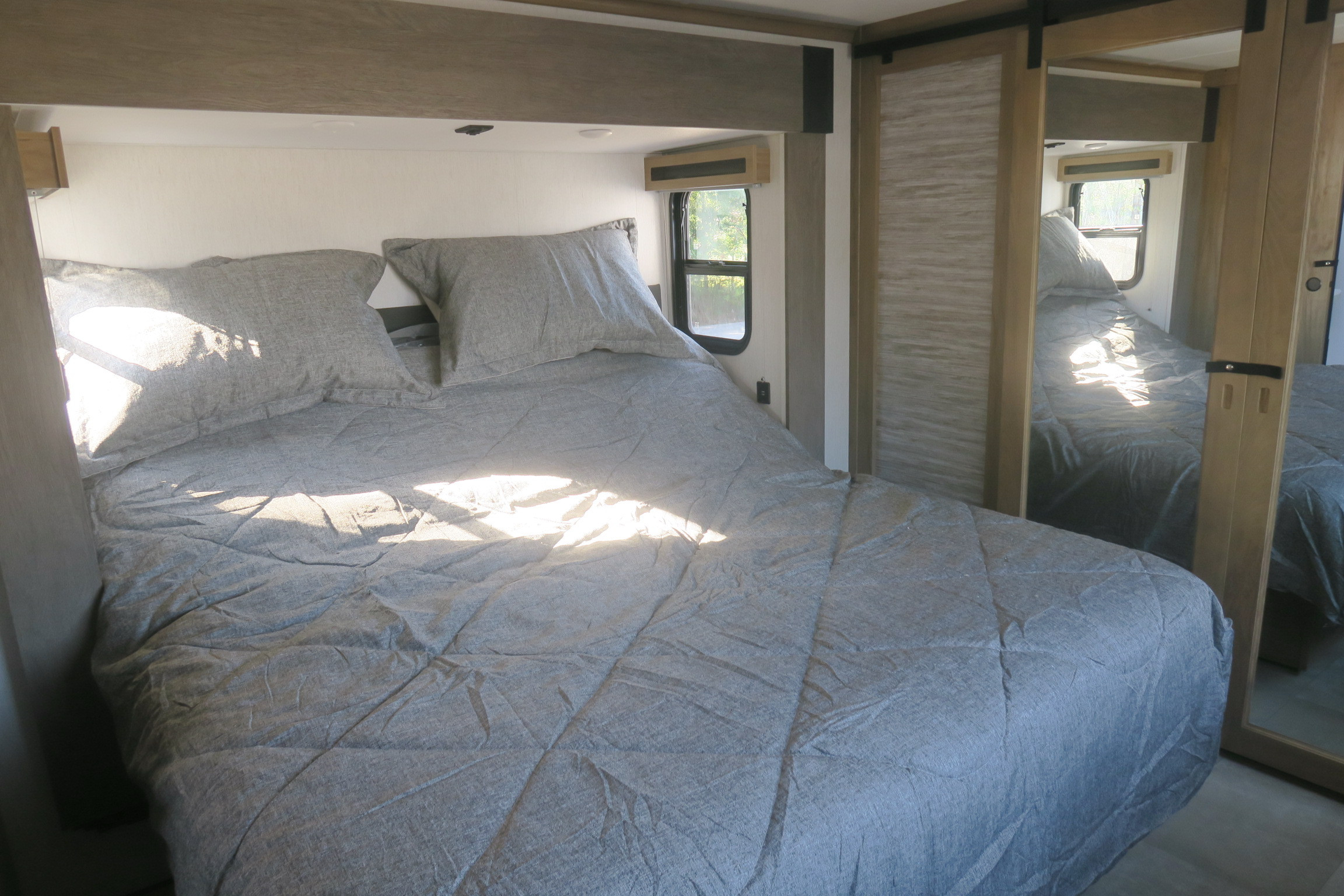 NEW 2024 VENGEANCE ROGUE ARMORED 351G2 - Overview | Berryland Campers