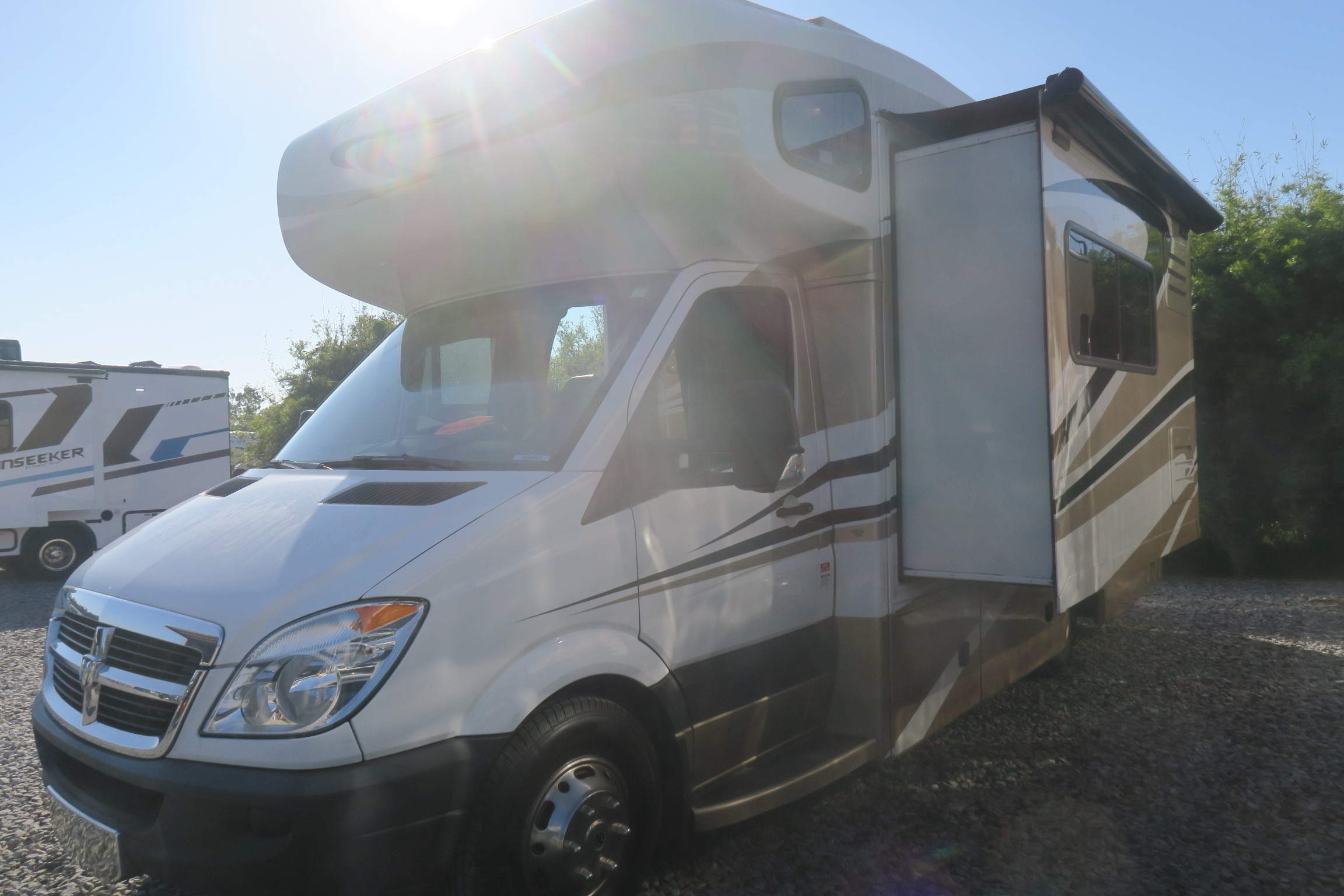 USED 2010 PRECEPT 24DSS - Overview | Berryland Campers