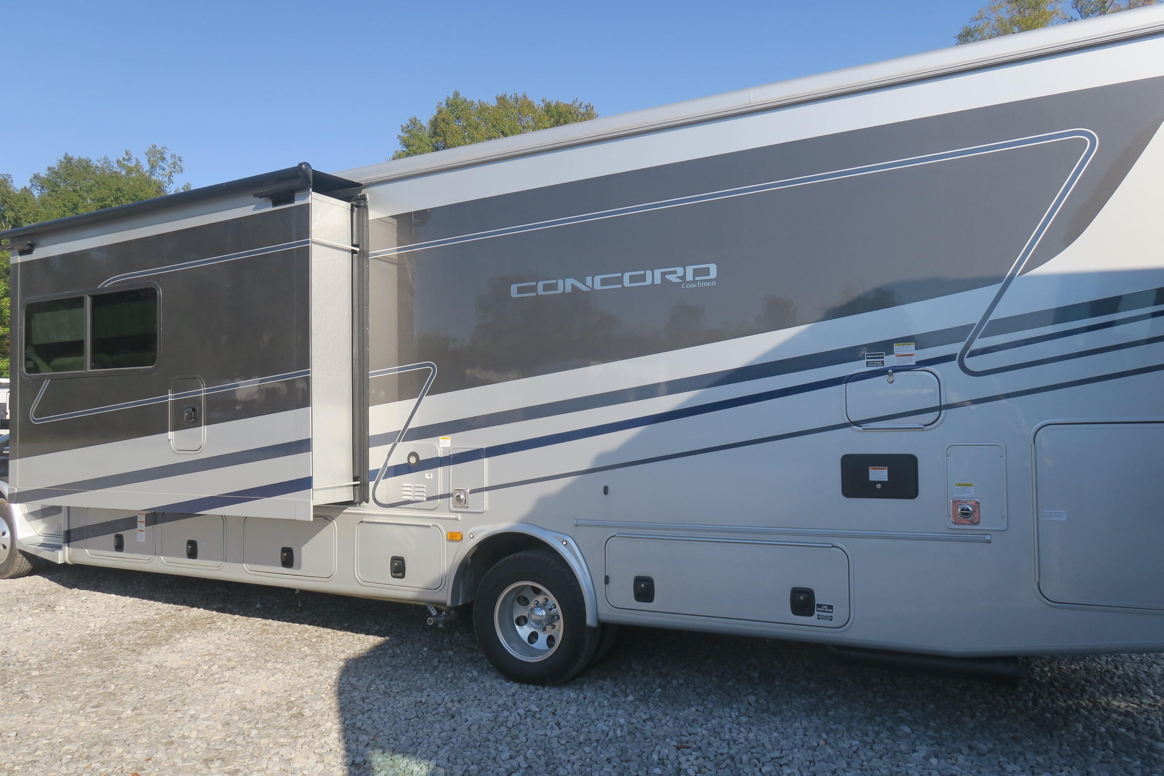 NEW 2023 CONCORD 321DSF - Overview | Berryland Campers