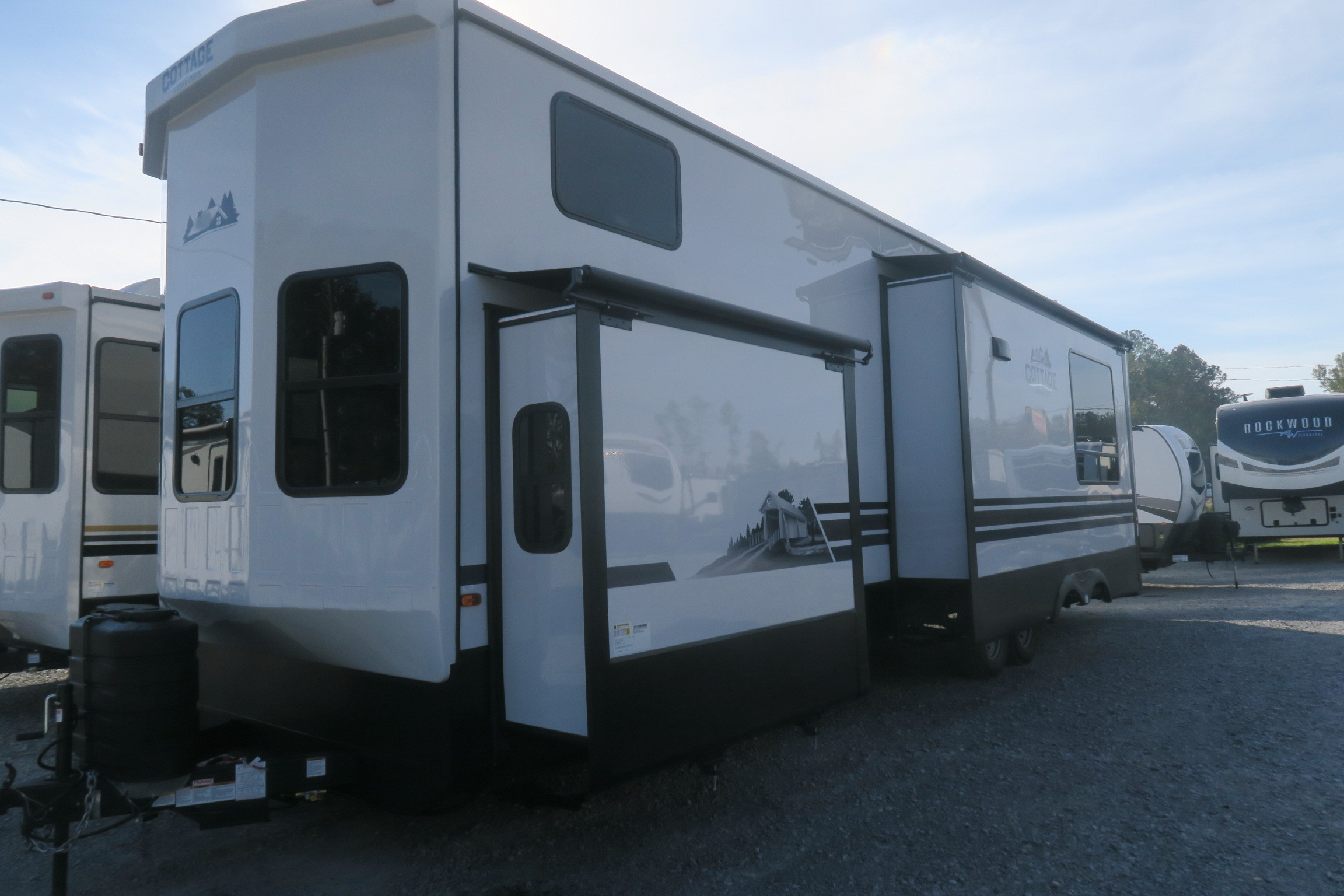 NEW 2024 CEDAR CREEK COTTAGE 40CBK - Overview | Berryland Campers