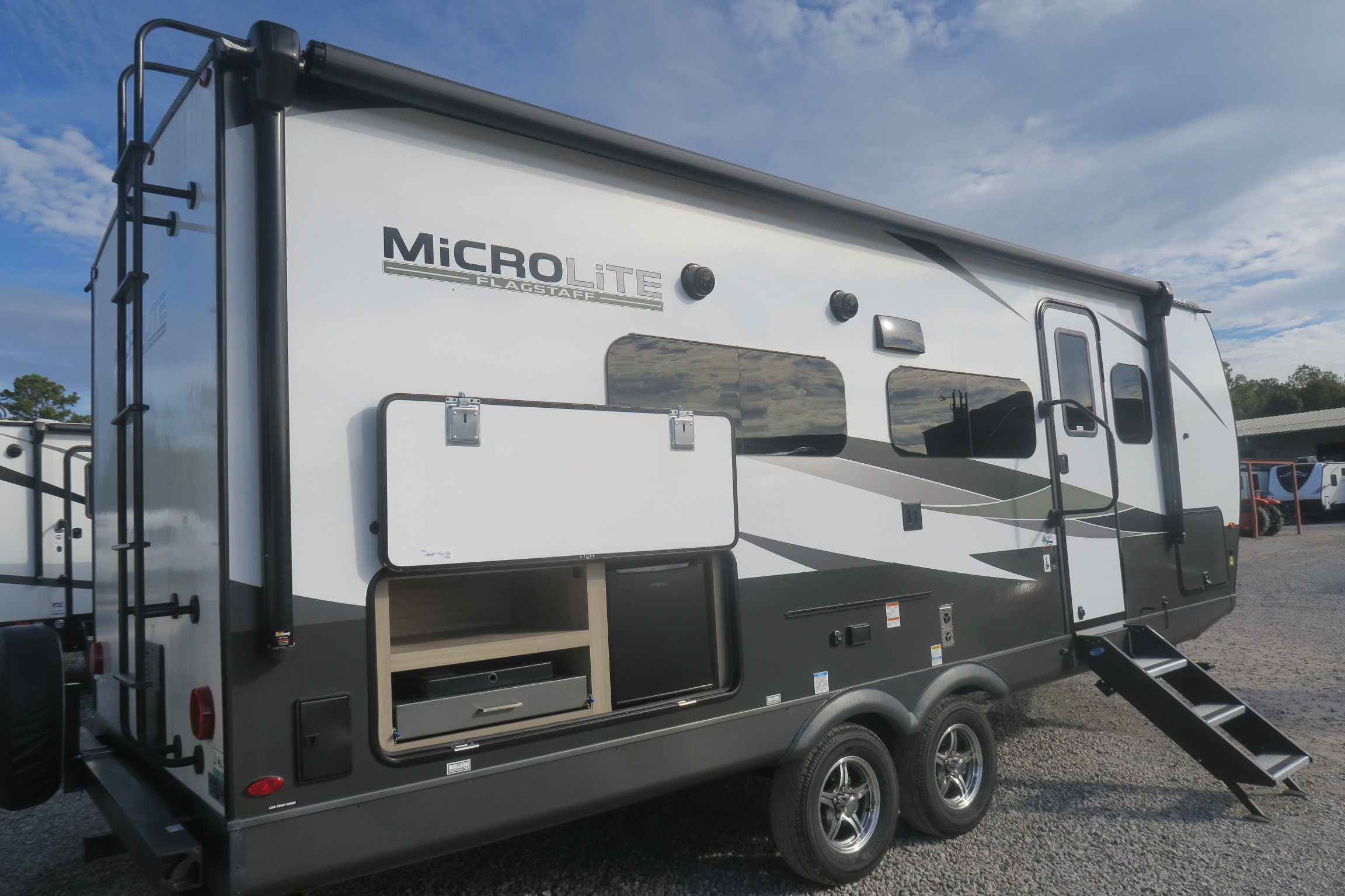 NEW 2024 FLAGSTAFF MICRO LITE 25DK - Overview | Berryland Campers