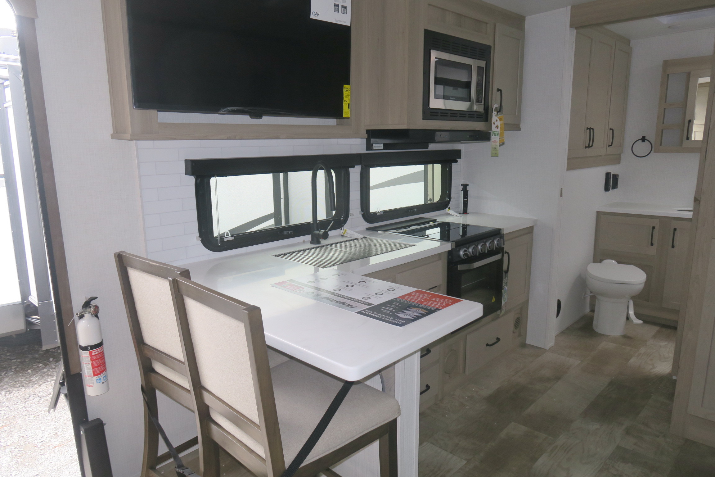 NEW 2024 FLAGSTAFF CLASSIC 826KBS - Overview | Berryland Campers