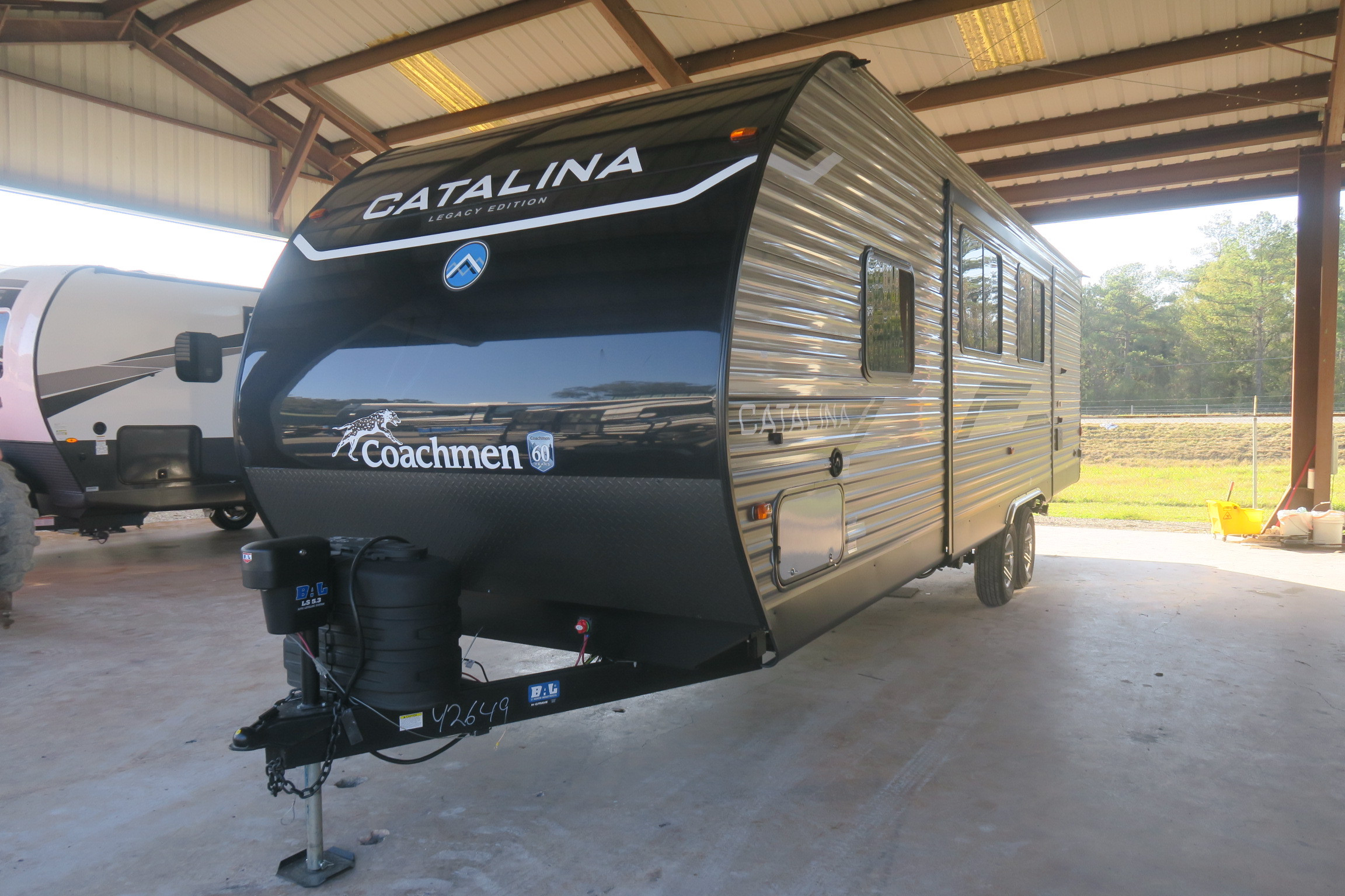 NEW 2024 CATALINA LEGACY EDITION 263BHSCKLE - Overview | Berryland Campers