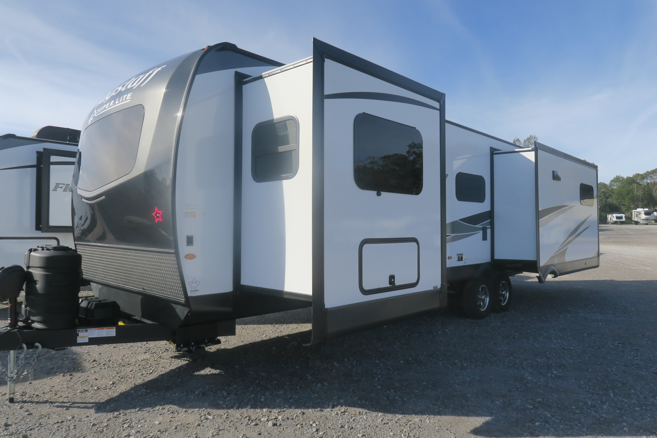 NEW 2024 FLAGSTAFF SUPER LITE 29RLS - Overview | Berryland Campers