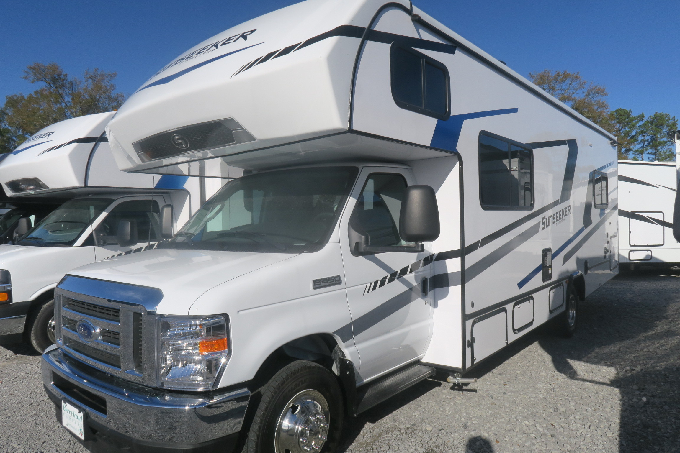 NEW 2024 SUNSEEKER LE 2950LE - Overview | Berryland Campers