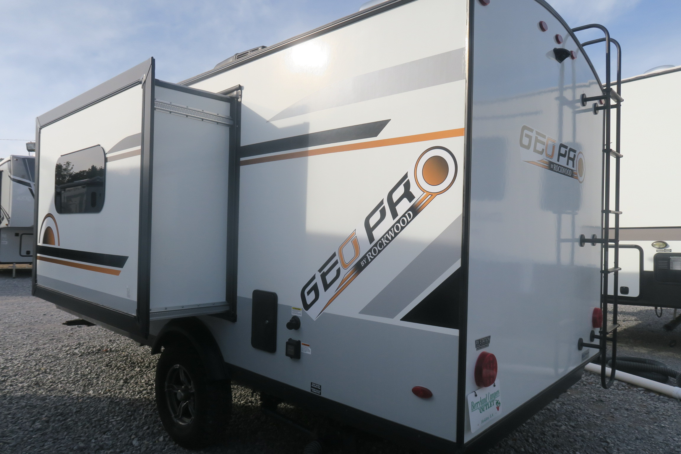 USED 2021 ROCKWOOD GEO PRO 19FBS - Overview | Berryland Campers