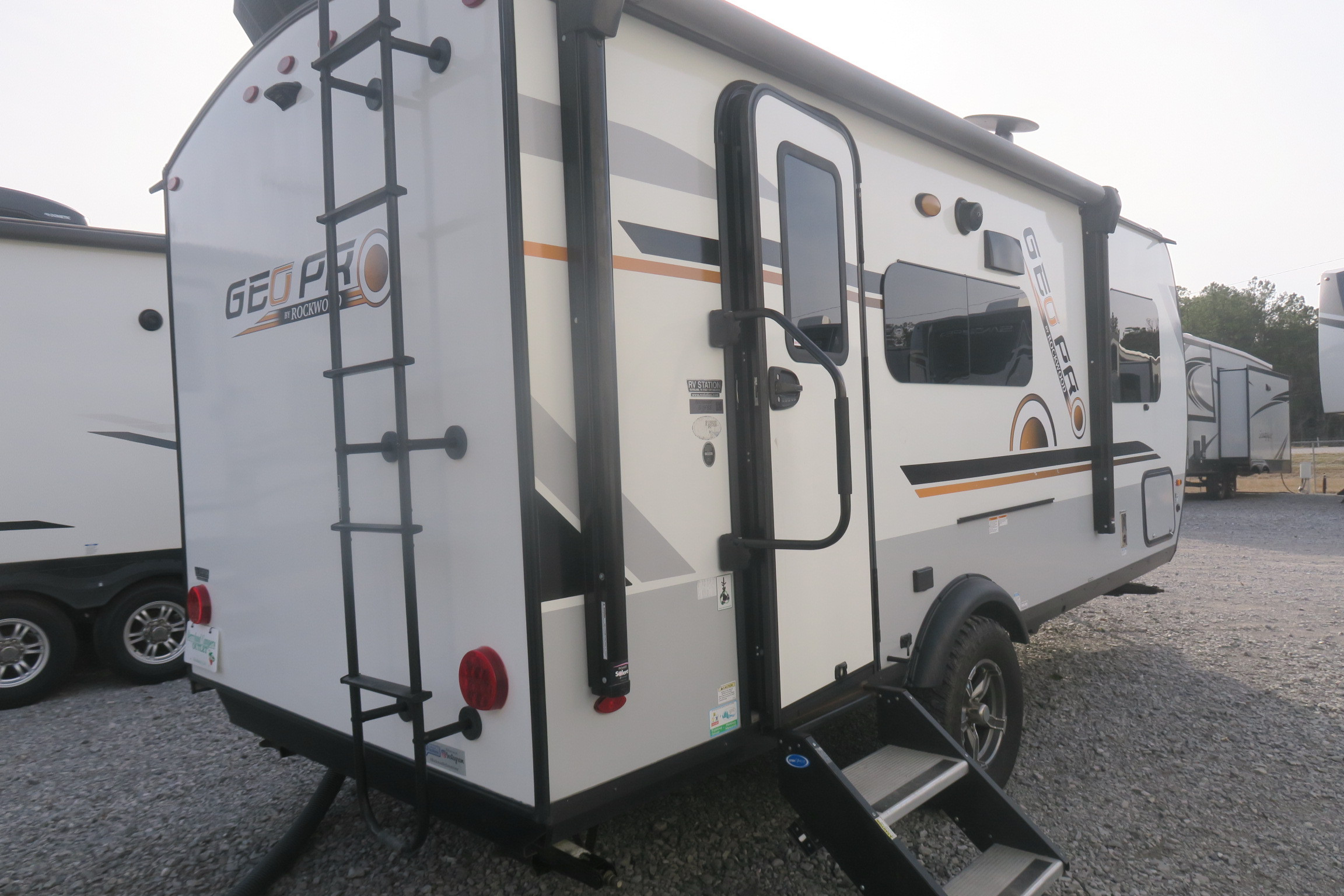 USED 2021 ROCKWOOD GEO PRO 19FBS - Overview | Berryland Campers