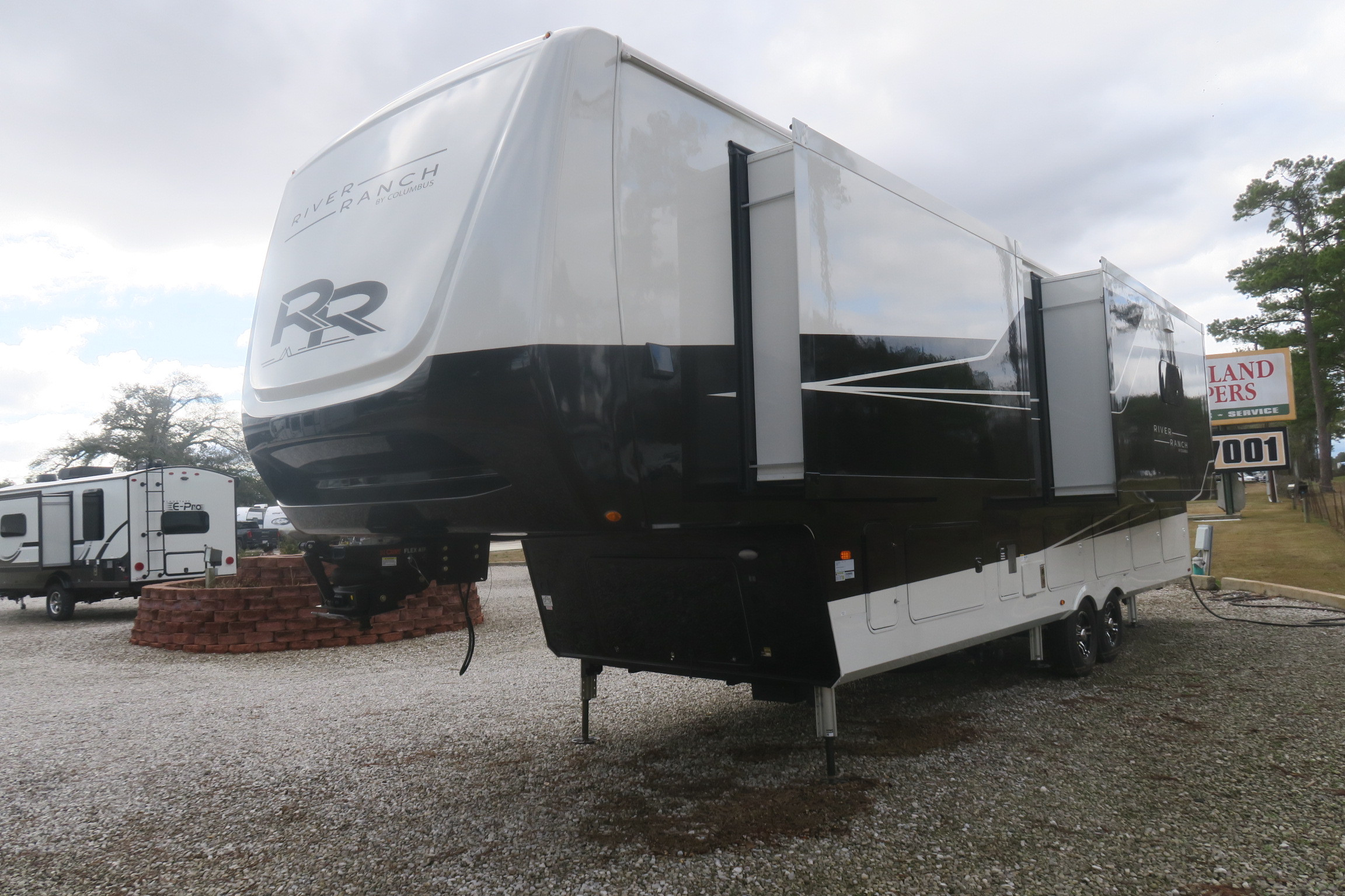 NEW 2023 RIVER RANCH 399RL - Overview | Berryland Campers