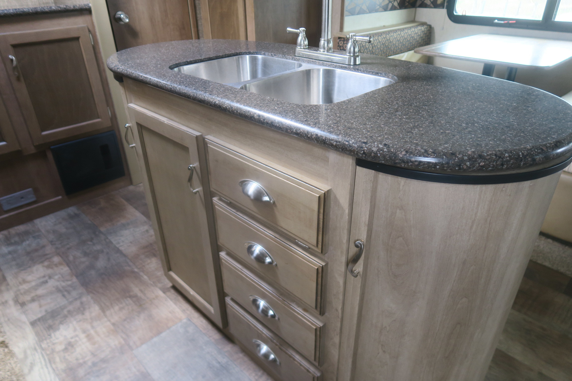 USED 2016 SPREE 329IK - Overview | Berryland Campers