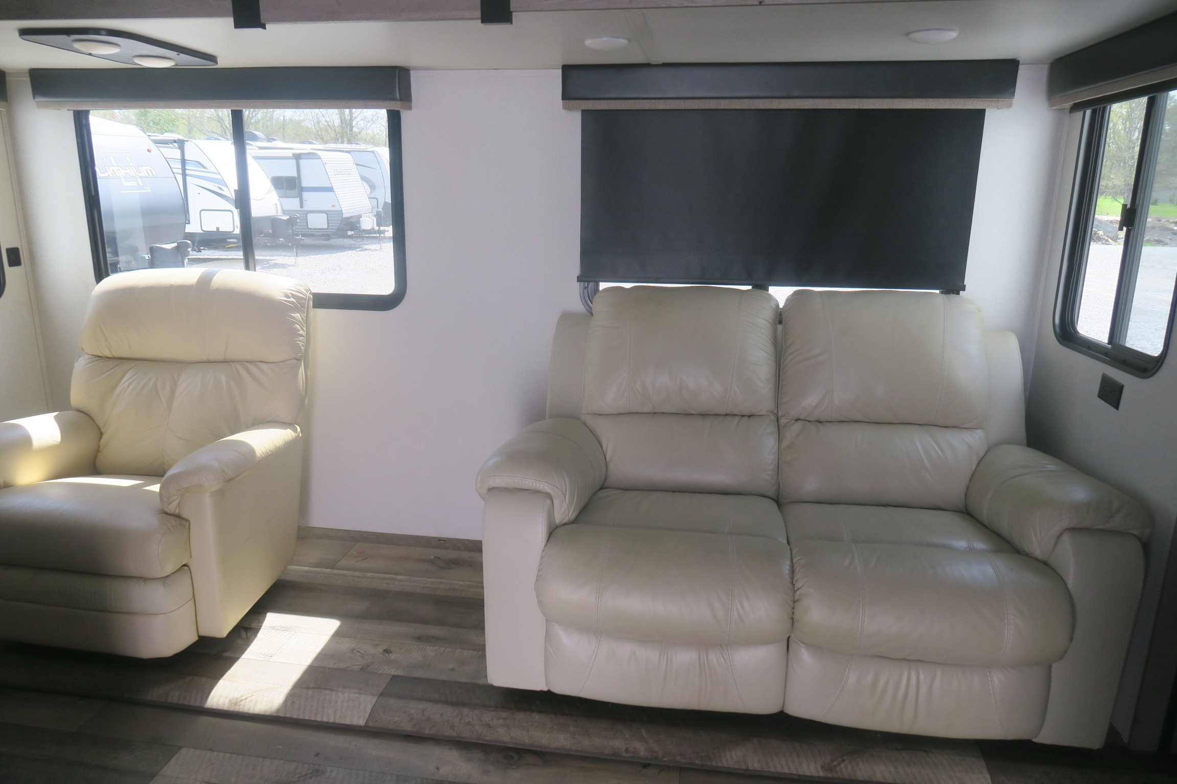 USED 2021 OUTBACK 335CG - Overview | Berryland Campers