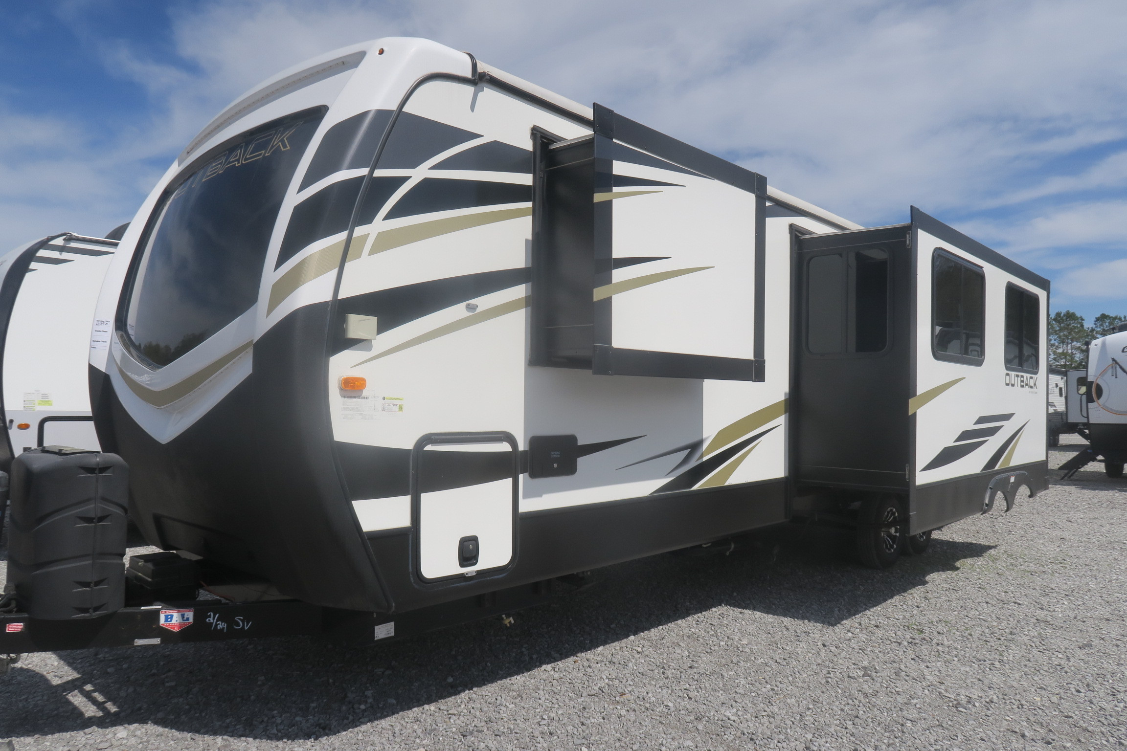 USED 2021 OUTBACK 335CG - Overview | Berryland Campers