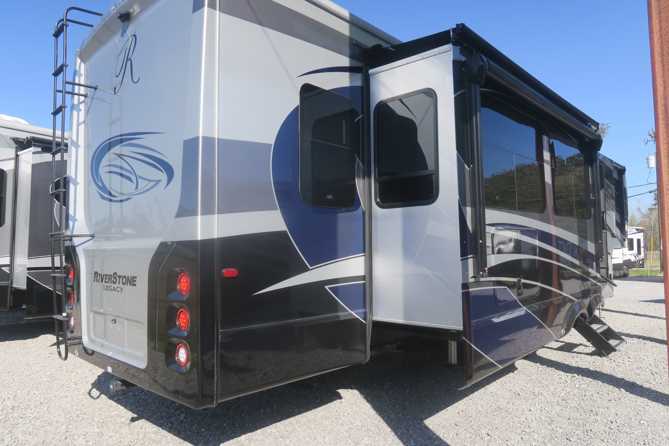 NEW 2024 RIVERSTONE LEGACY 39RKFB - Overview | Berryland Campers